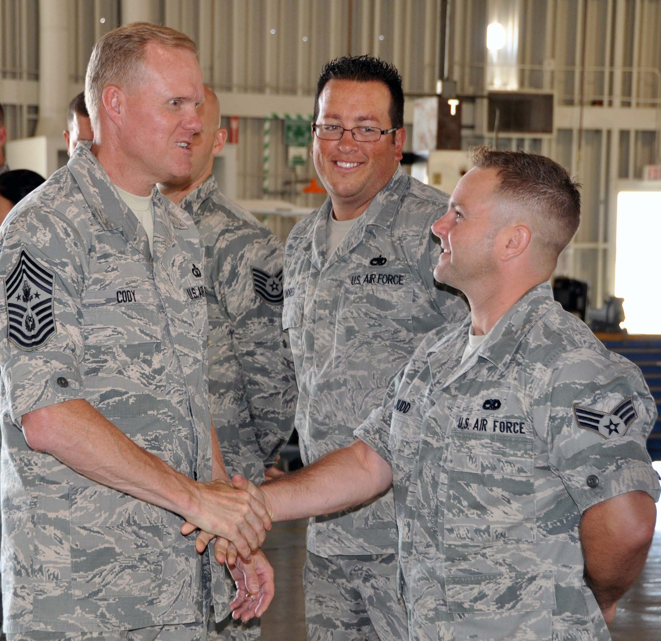 Cody visits Airmen