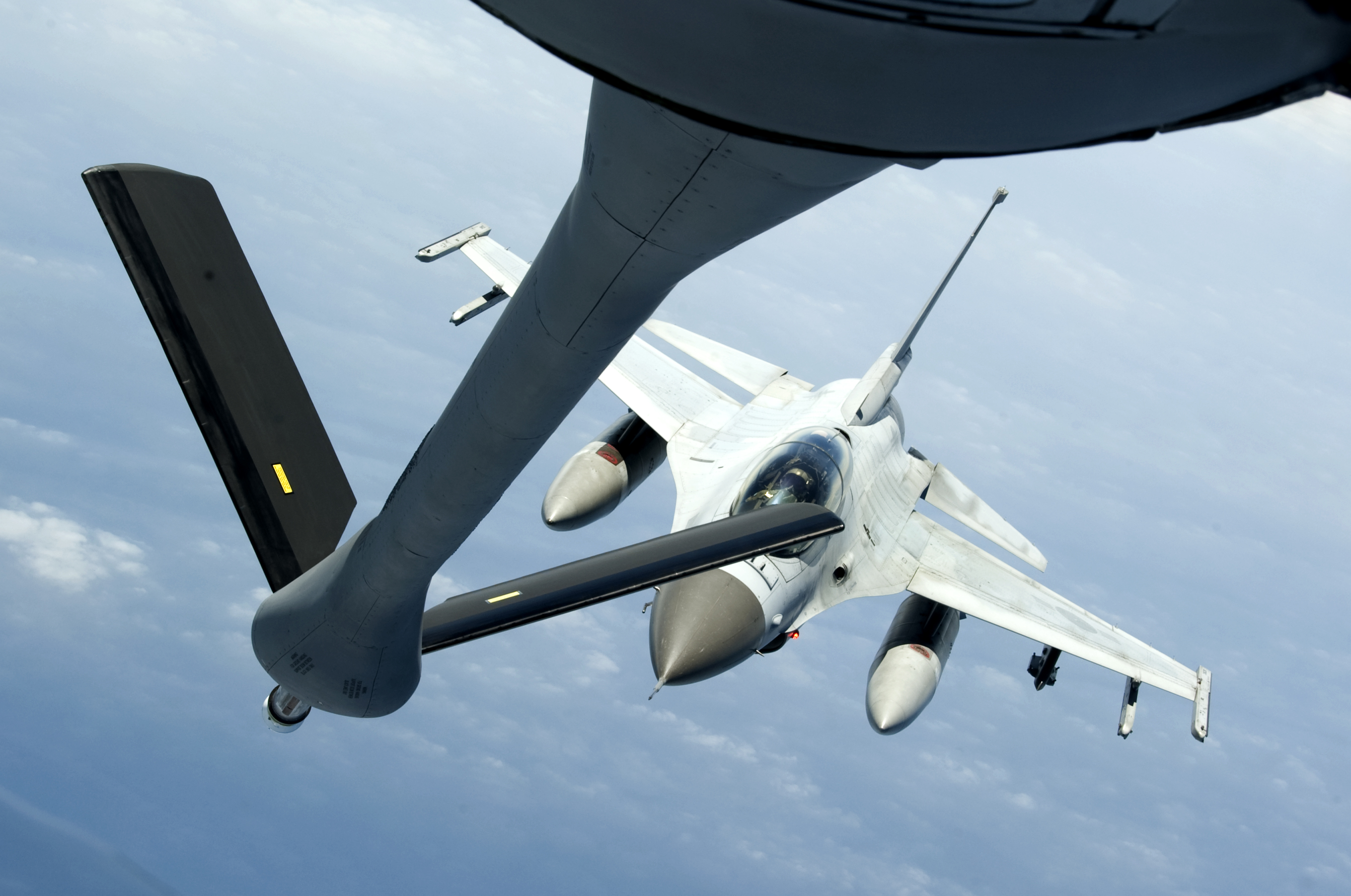909th ARS refuels ROKAF fighters