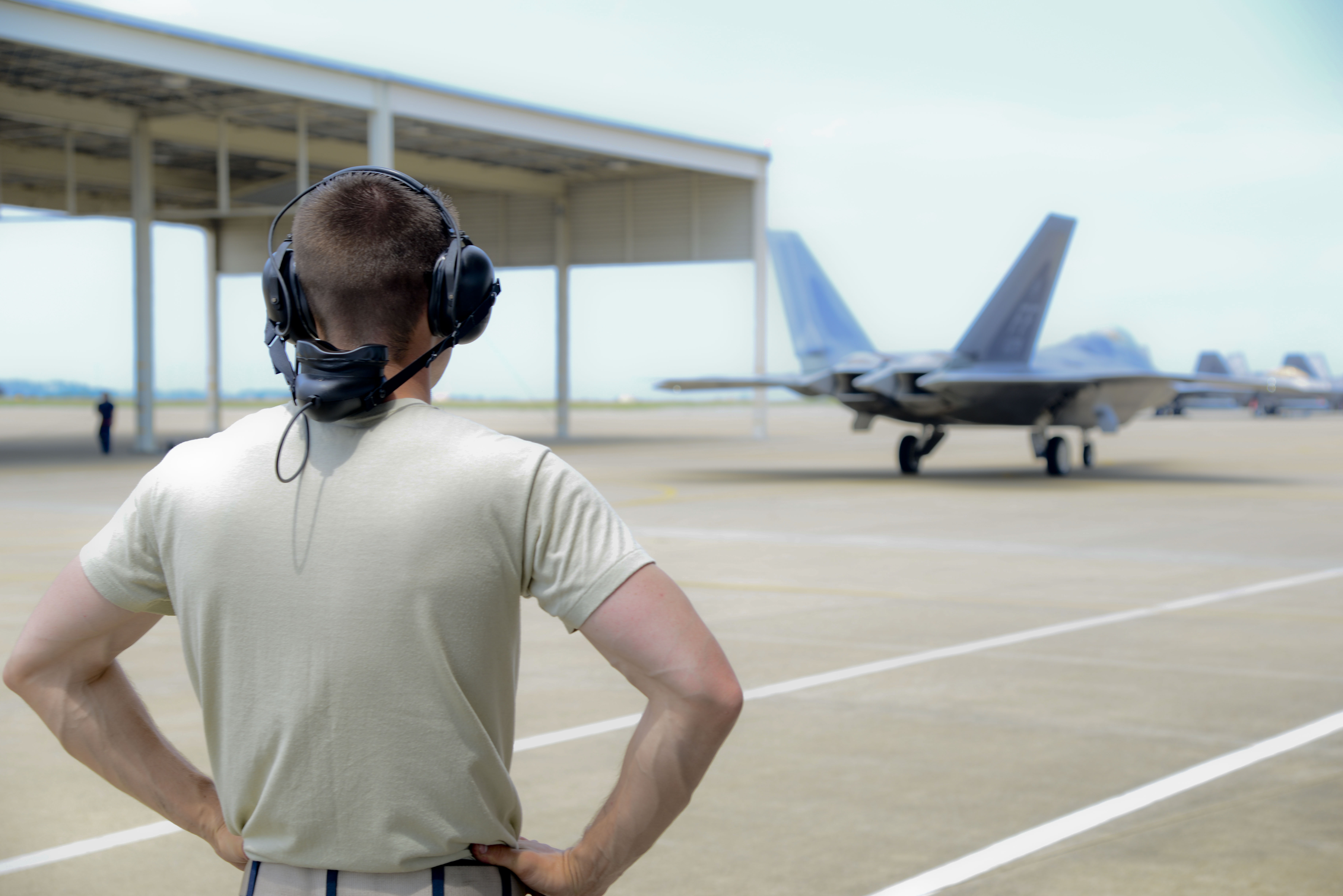 On the line: An F-22 Raptor dedicated crew chief > Joint Base Langley ...