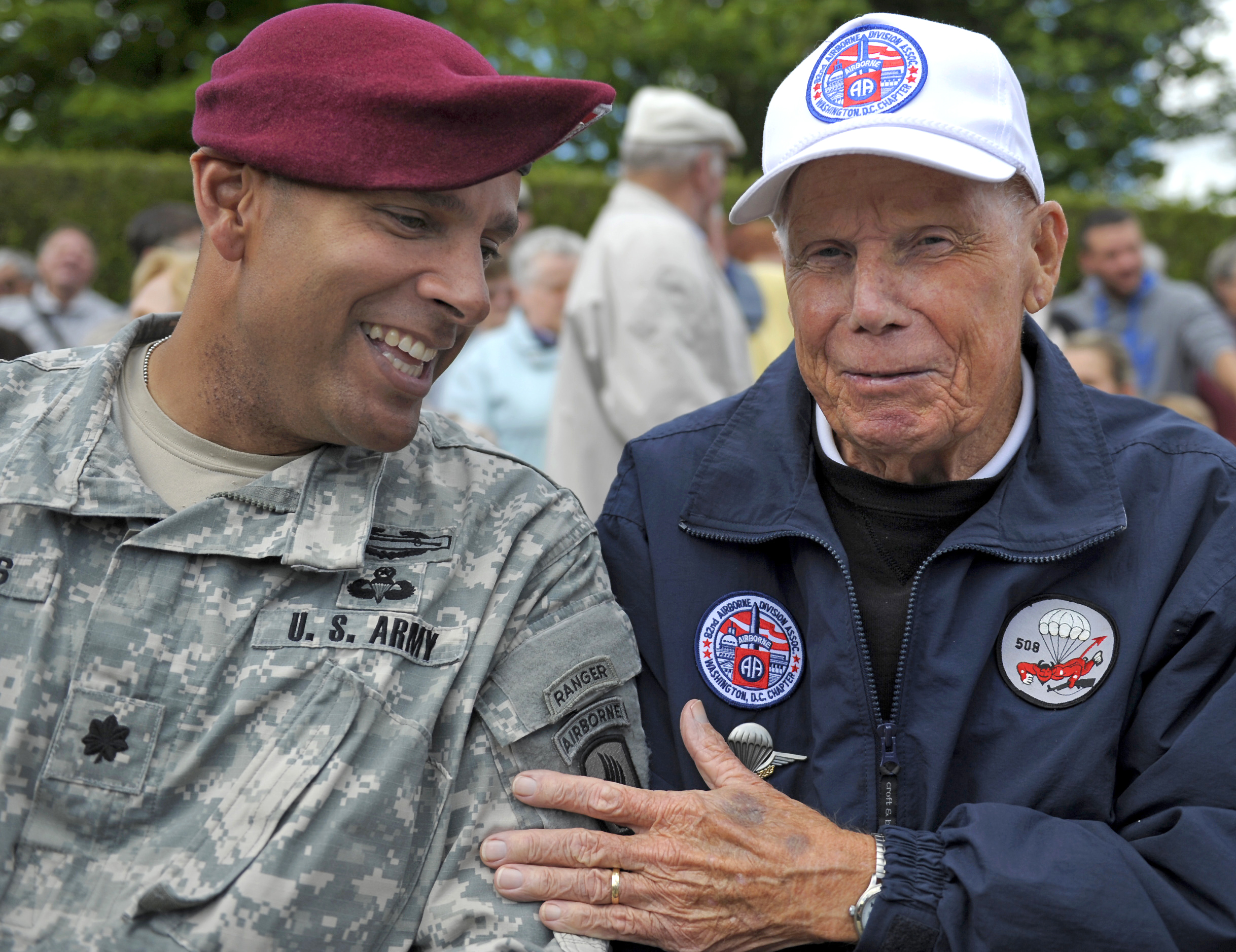 U.S. Army Lt. Col. Patrick S. Wilkins, left, talks with Dick Yates ...