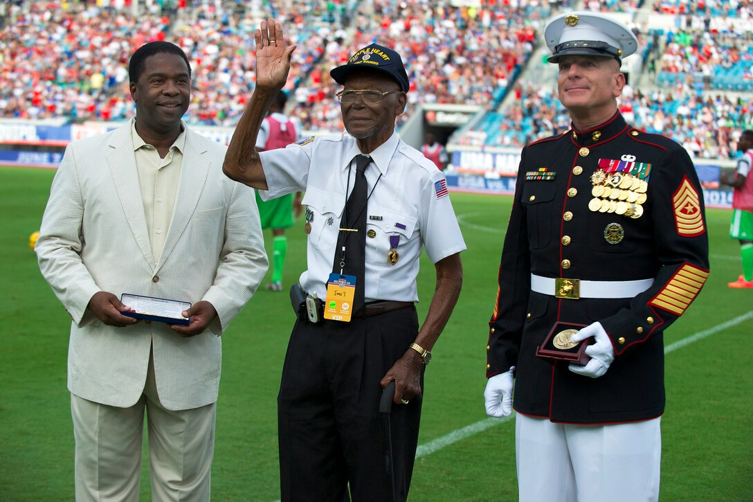 Alvin Brown, left, mayor of Jacksonville, Fla., and Marine Corps. Sgt. Maj. Bryan B. Battaglia ...