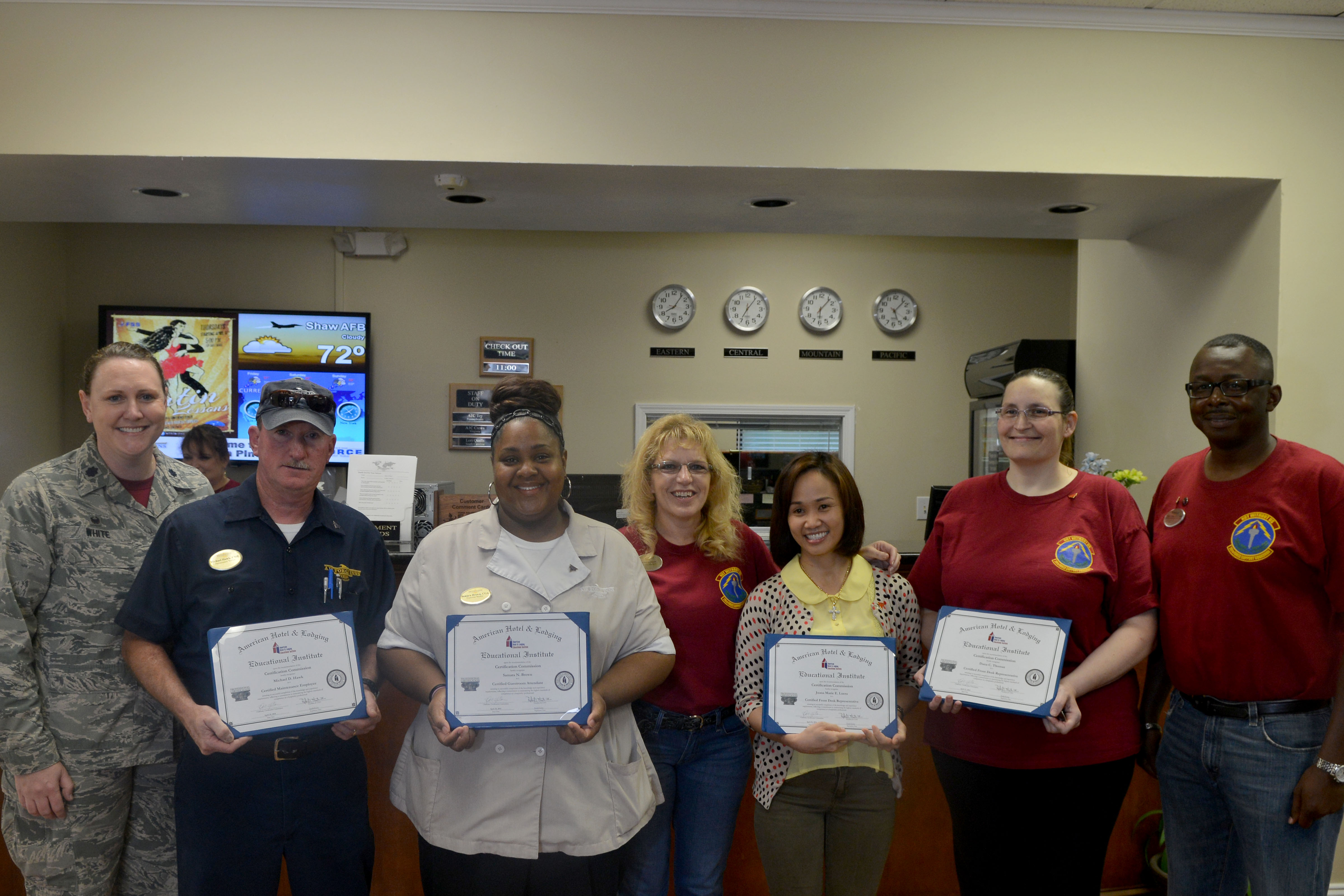 Carolina Pines Inn presents certificates > Shaw Air Force Base ...