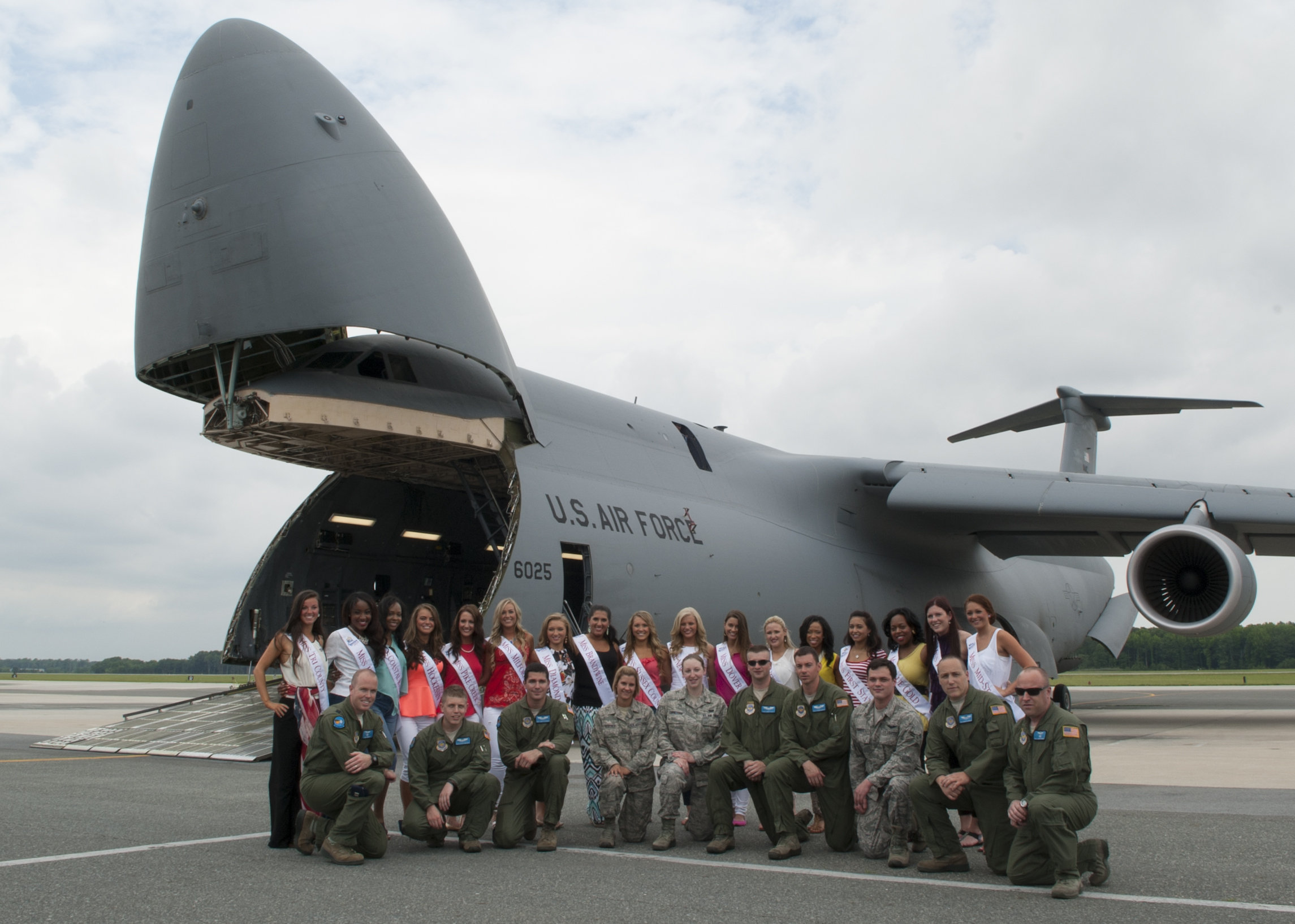 Snapshot: Beauty Queens visit DAFB > Dover Air Force Base > Article Display