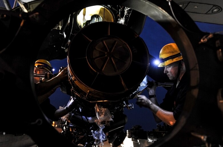 801st SOAMXS tends to wounded Osprey > Air Force Special Operations ...