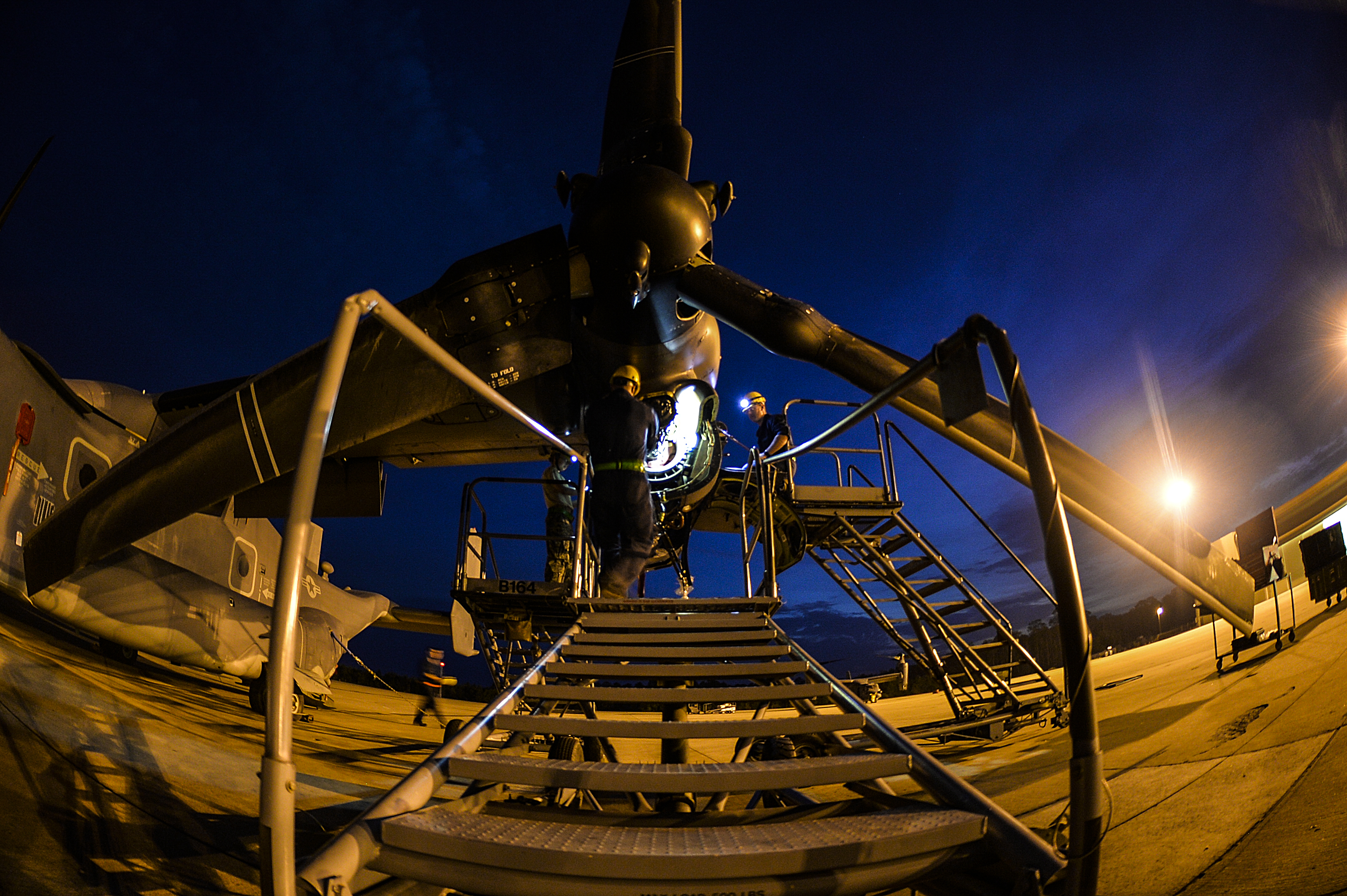 801st SOAMXS tends to wounded Osprey > Air Force Special Operations ...