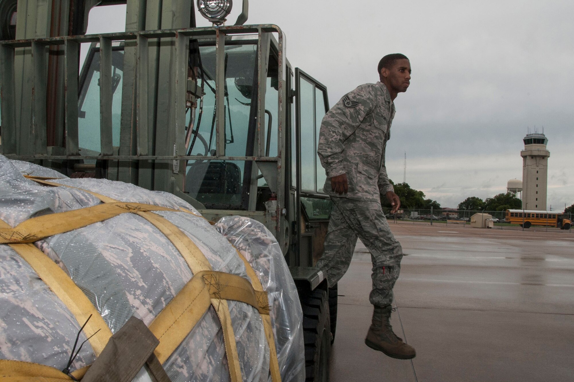 LRS: Without them you're not going anywhere > 307th Bomb Wing > Article ...