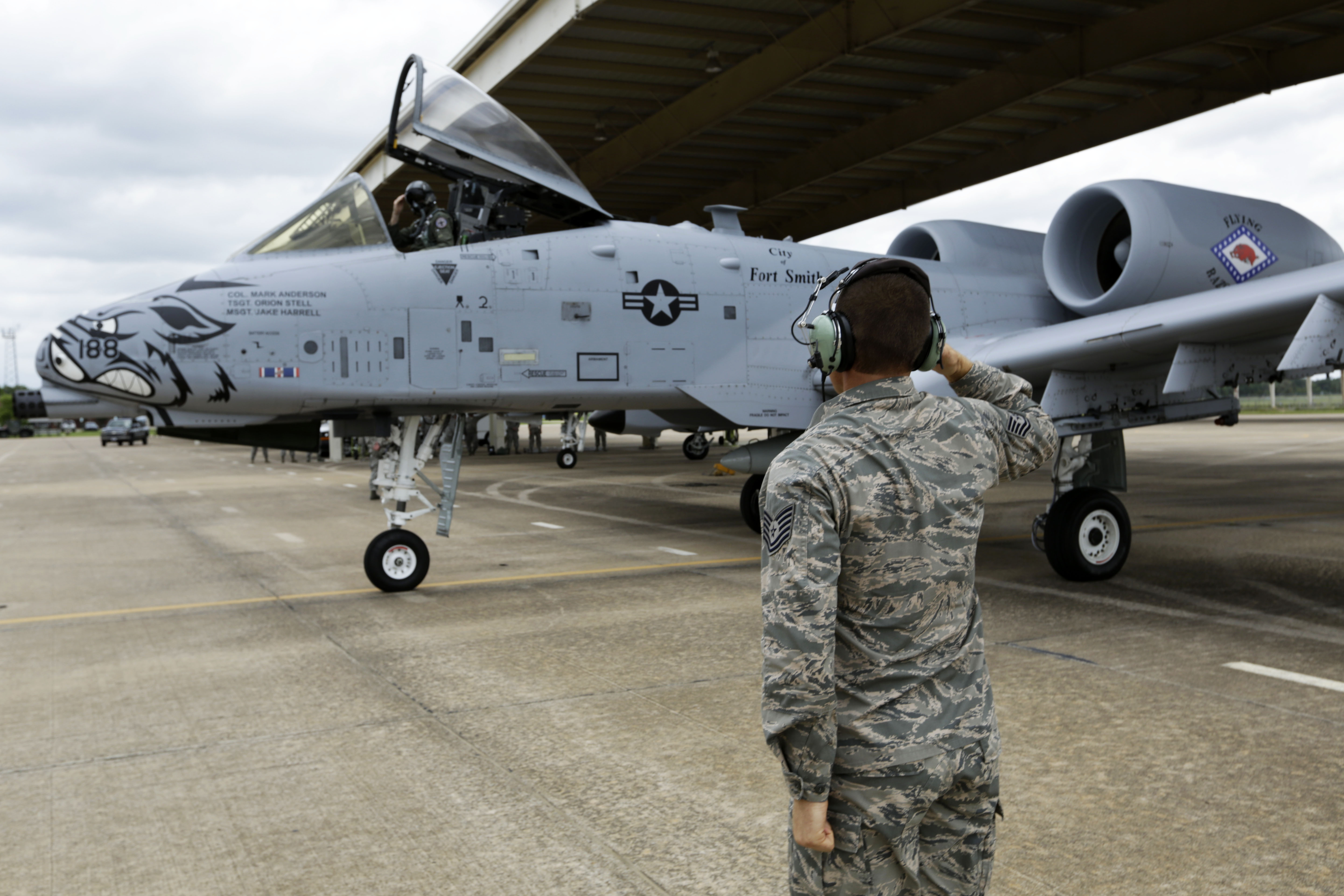 Flying Razorbacks bid farewell to A-10 aircraft > Air National Guard ...
