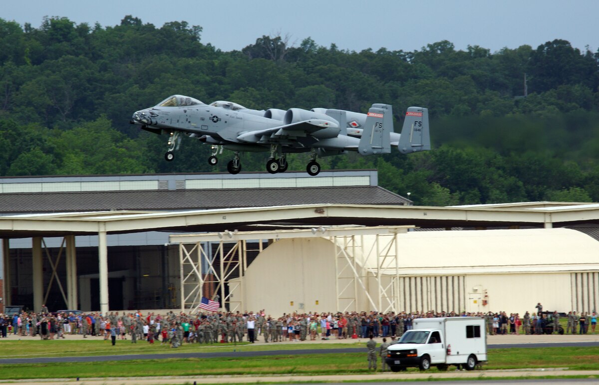 Flying Razorbacks bid farewell to A-10 aircraft > Air National Guard ...