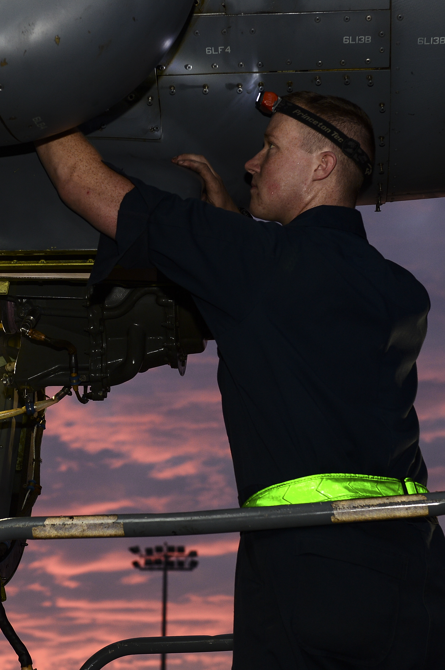 801st SOAMXS tends to wounded Osprey > Air Force Special Operations ...