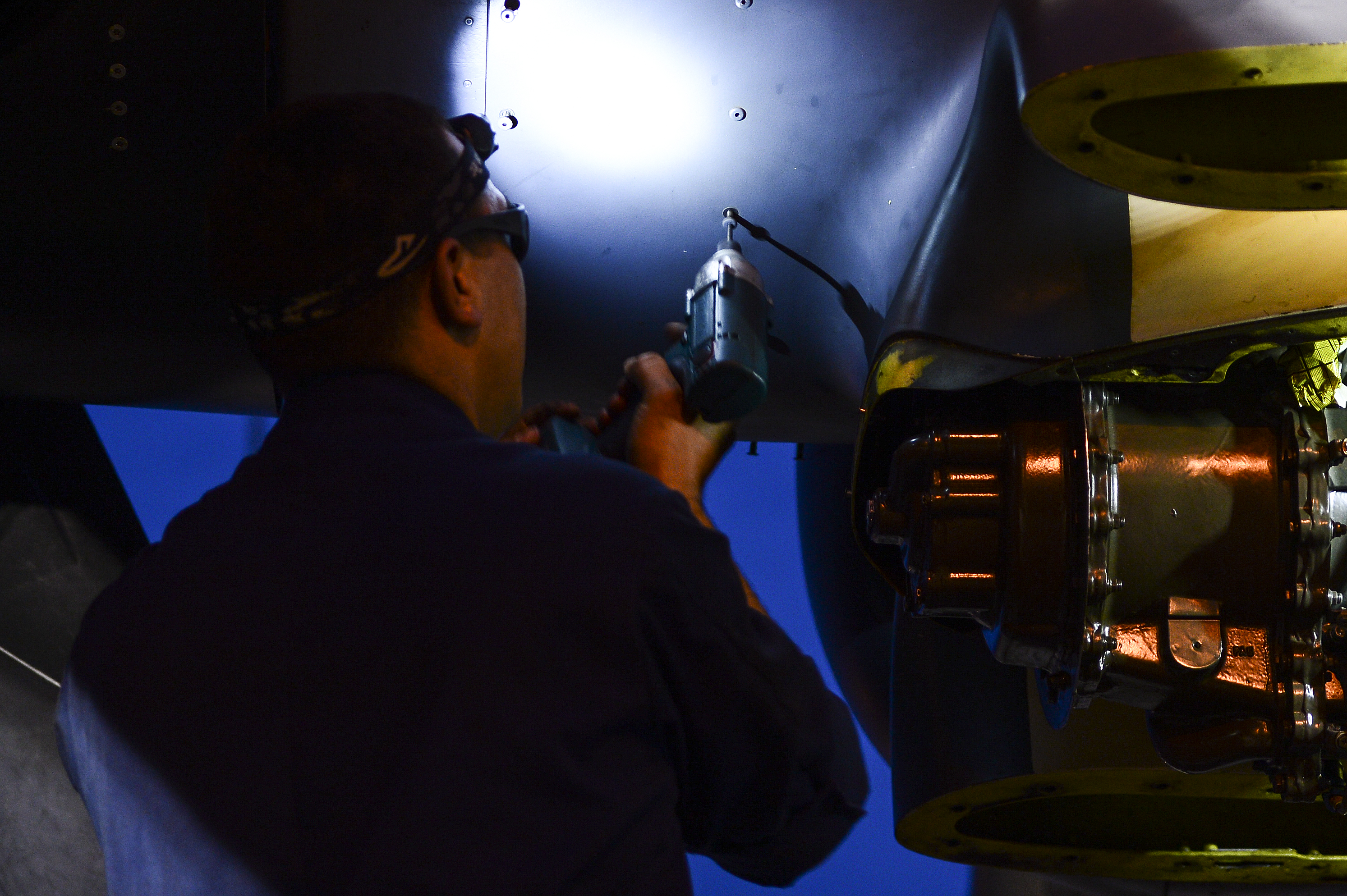 801st SOAMXS tends to wounded Osprey > Air Force Special Operations ...