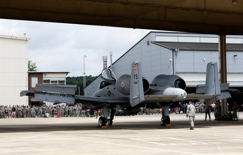 Flying Razorbacks bid farewell to A-10 aircraft > Air National Guard ...