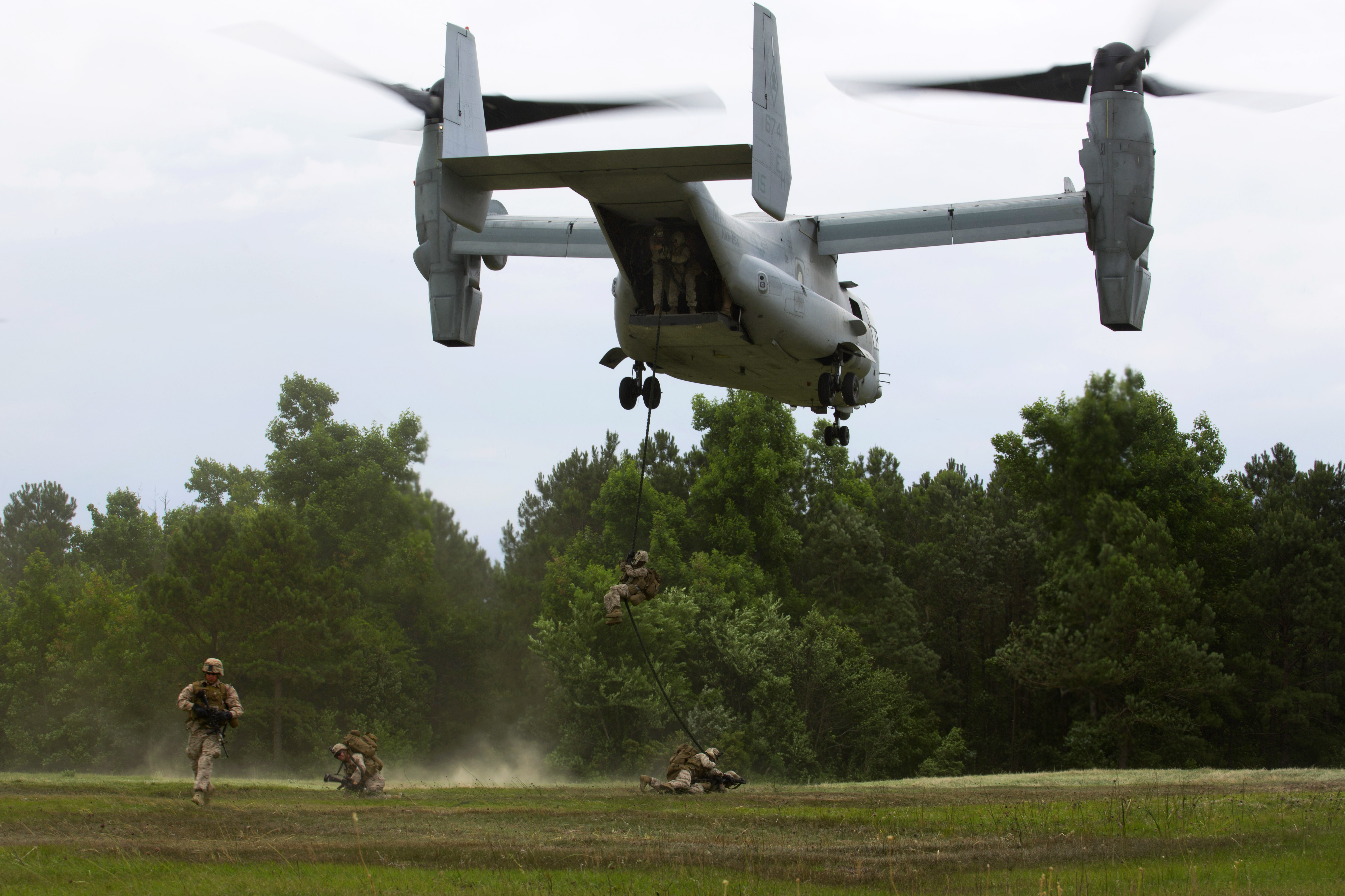 Marines conduct fast-rope training from an MV-22 Osprey aircraft on ...