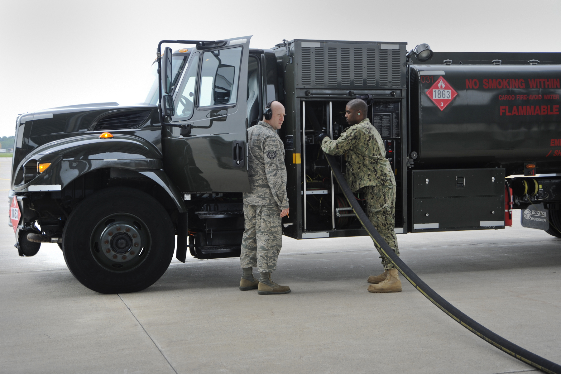 Air National Guard and Naval Reserve Refuel A-10s