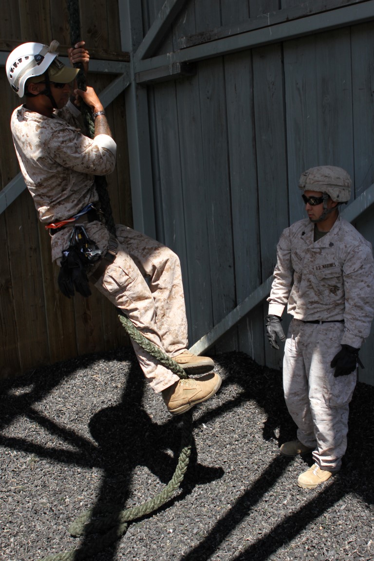 2/4 and 2/7 conduct fast-rope training