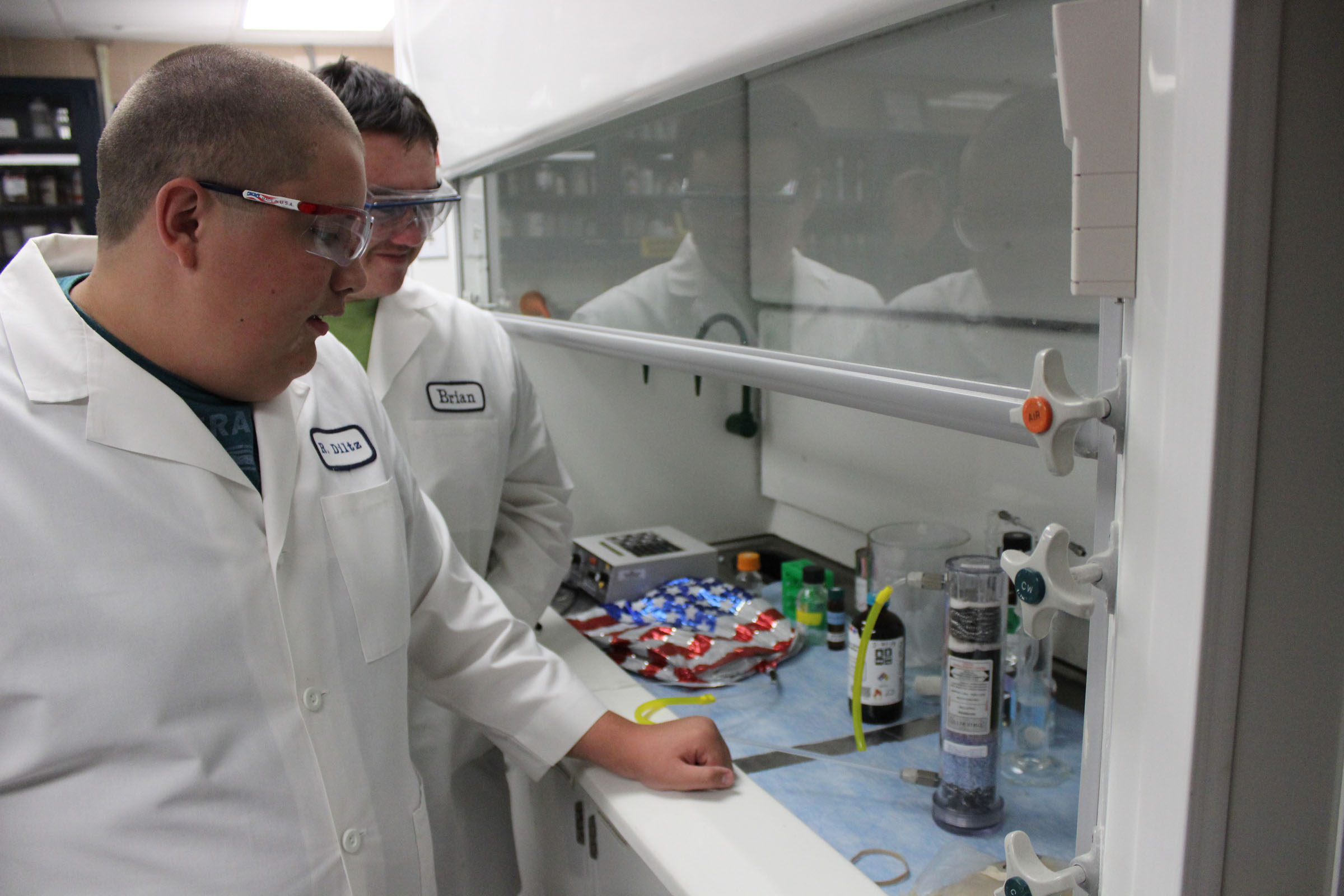 AFCEC laboratory provides STEM experience for future scientists > Air ...