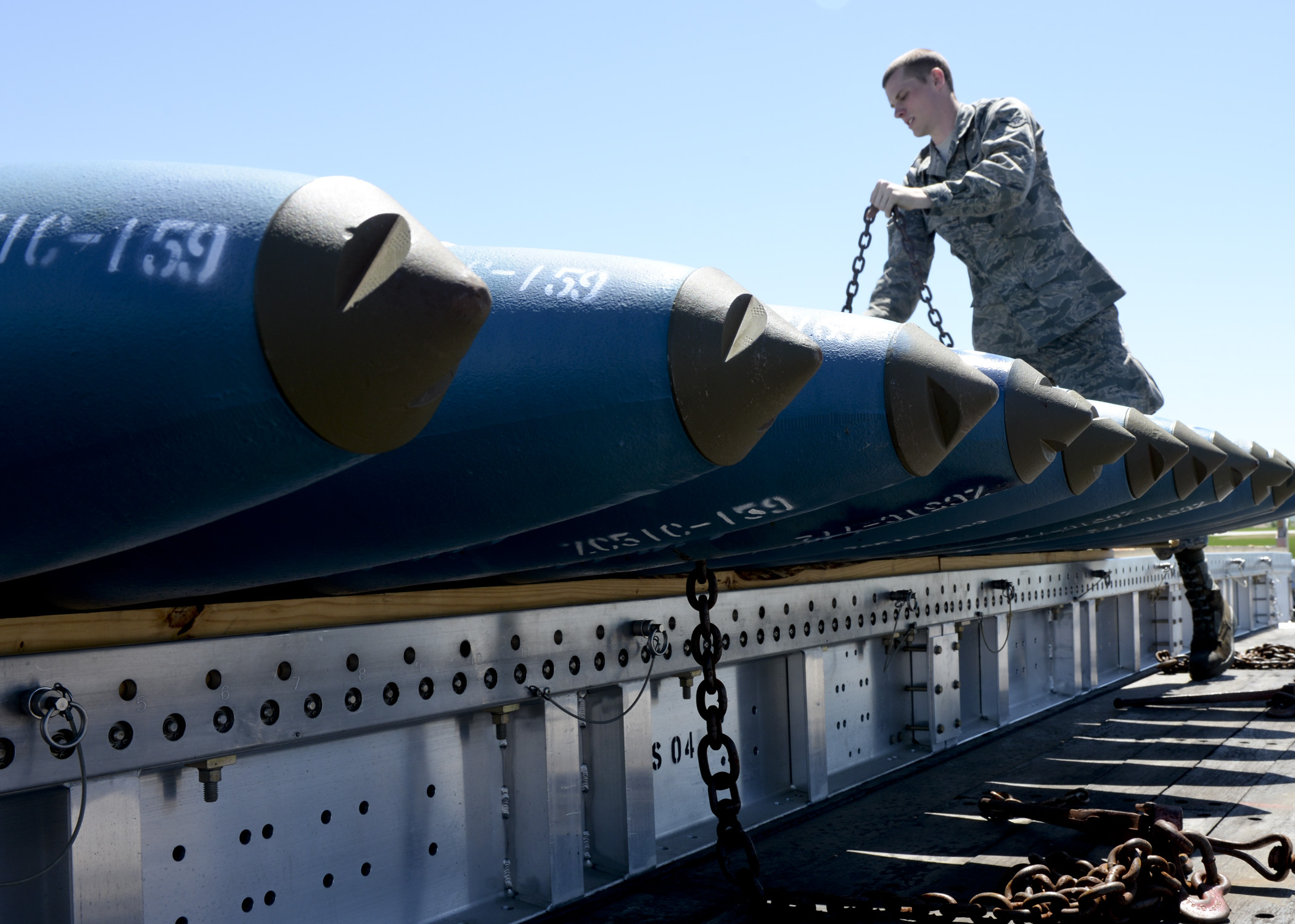 5th AMXS weapons loaders get B-52s loaded and ready > Ellsworth Air ...