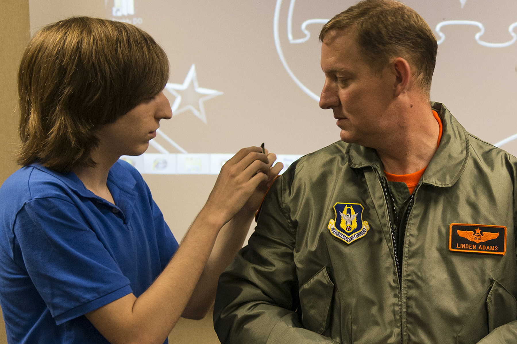 Maj. Adams gets pinned > 307th Bomb Wing > Article Display
