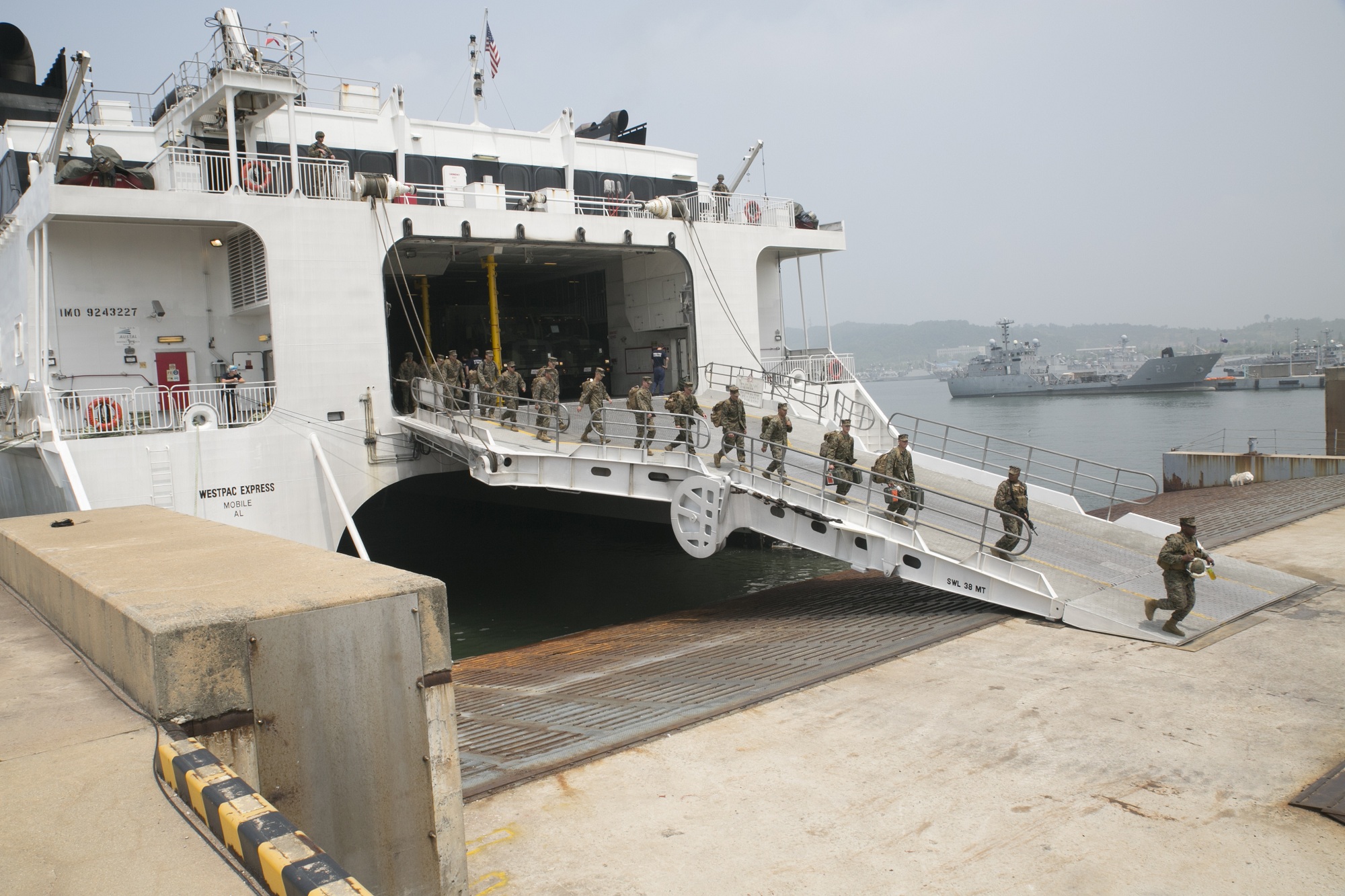 US Marine offload signals start of Korean Marine Exchange Program 14-7