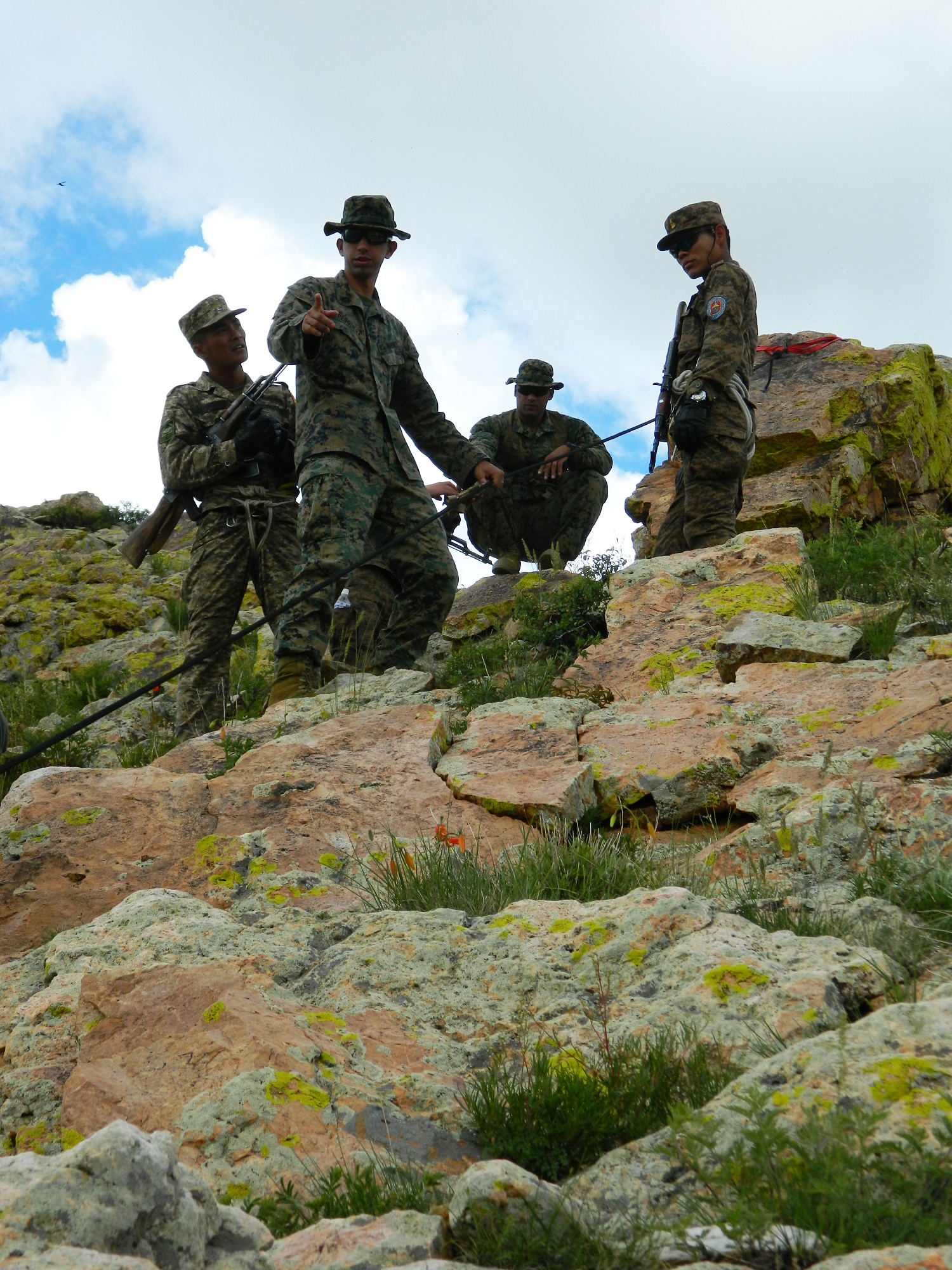 Mongolian Armed Forces members learn hasty rappelling techniques from ...