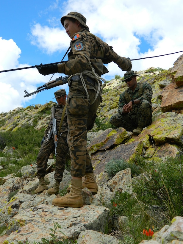 Mongolian Armed Forces members learn hasty rappelling techniques from ...