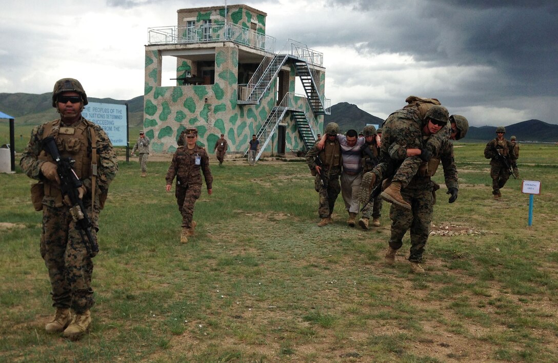Mongolian Armed Forces members, U.S. Marines train side-by-side