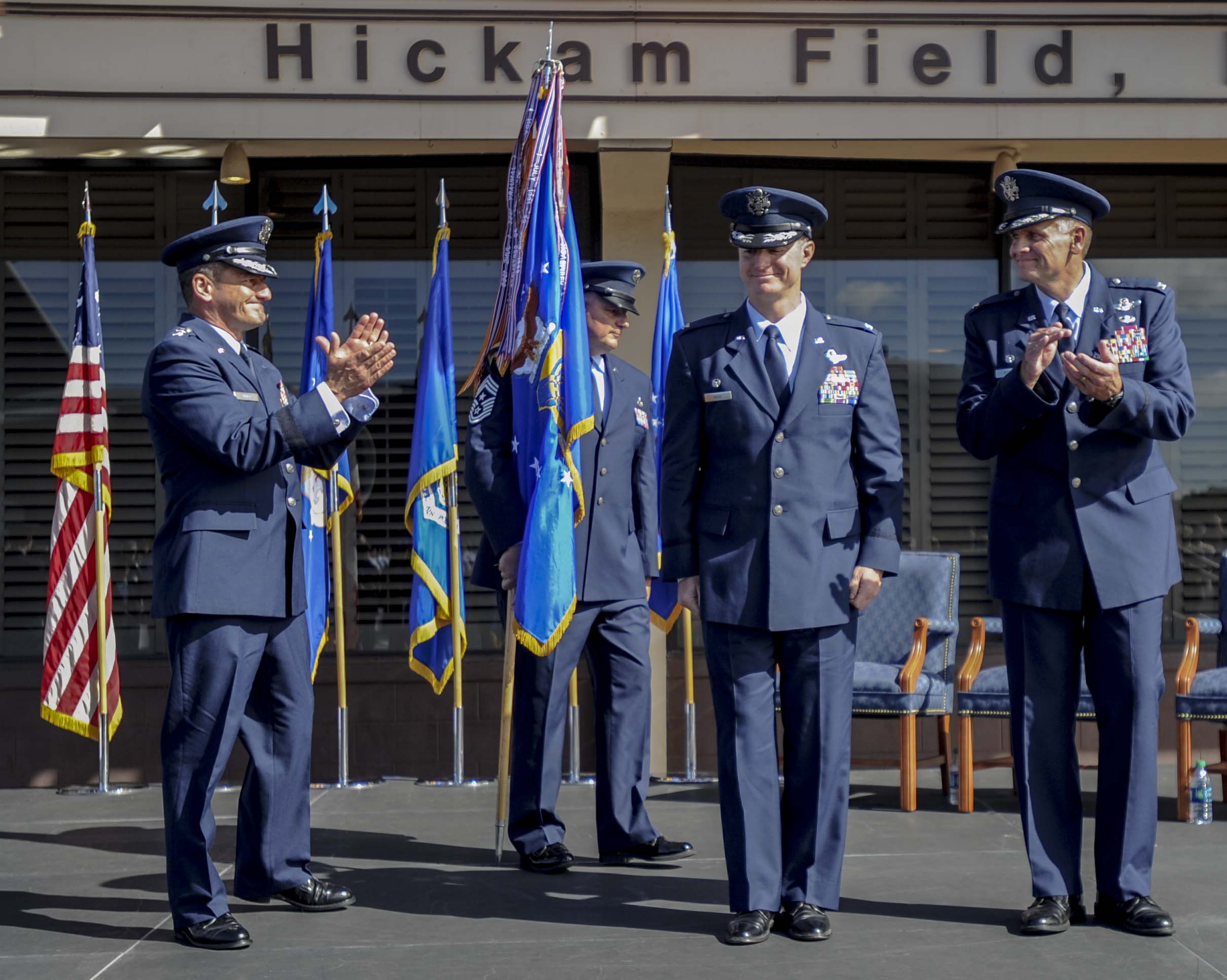 15th Wing bids "aloha" to new commander > Pacific Air Forces > Article ...