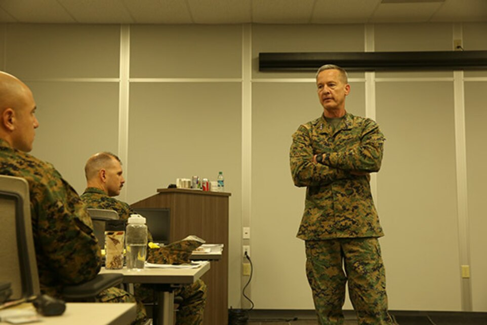Lt. Gen. Faulkner visits MCLOG, logisticians > United States Marine ...