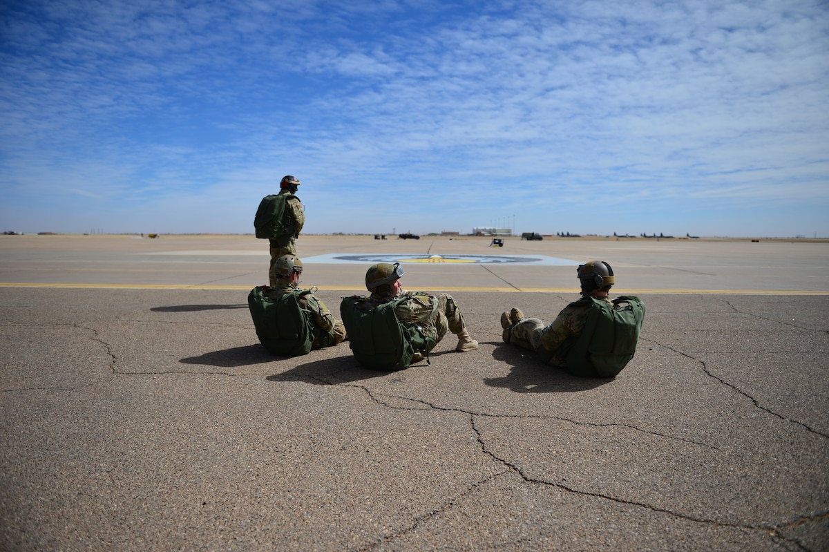 Historic 26 STS military free fall > Air Force Special Operations ...