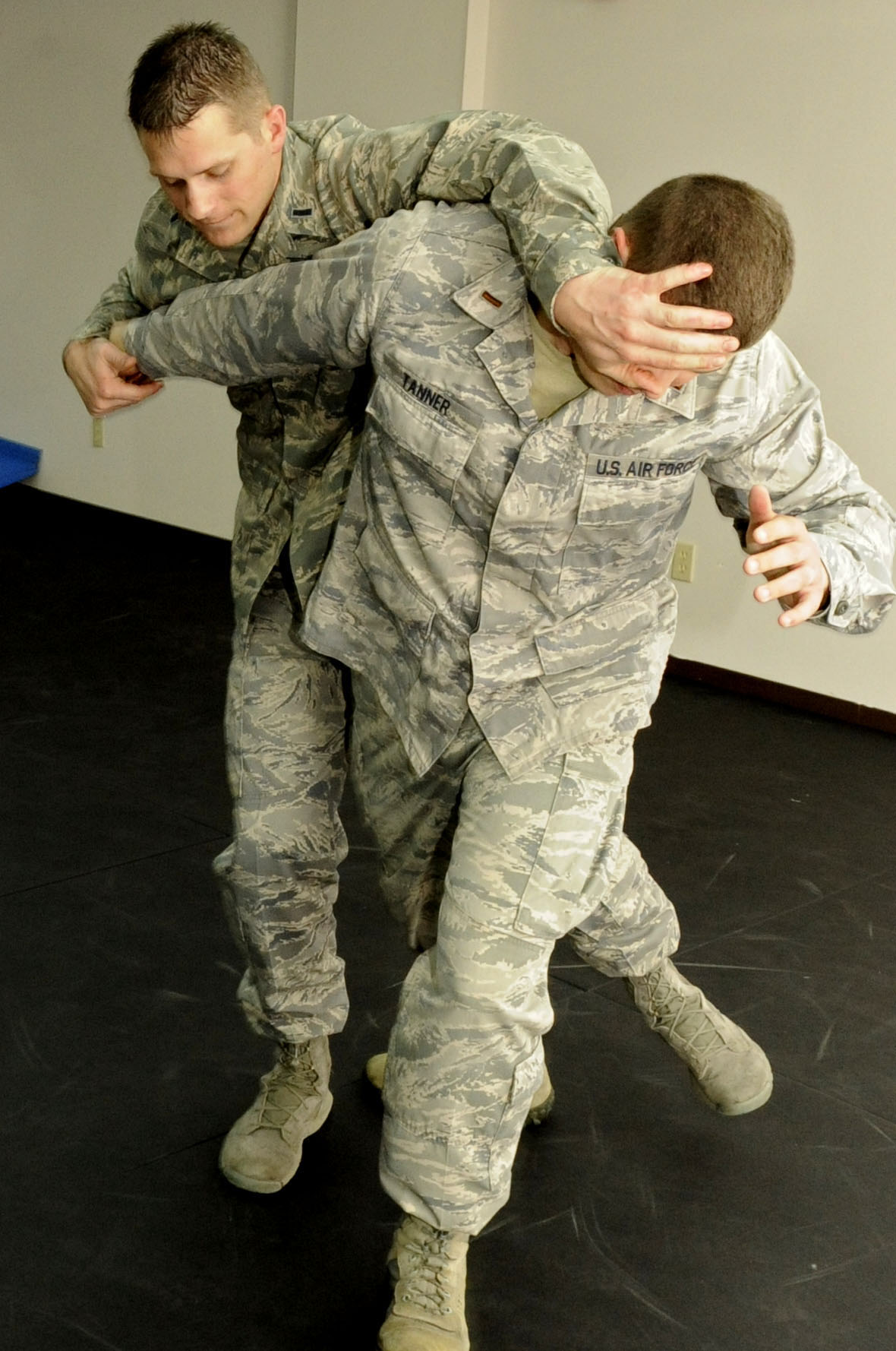 Airmen learn Krav Maga self-defense
