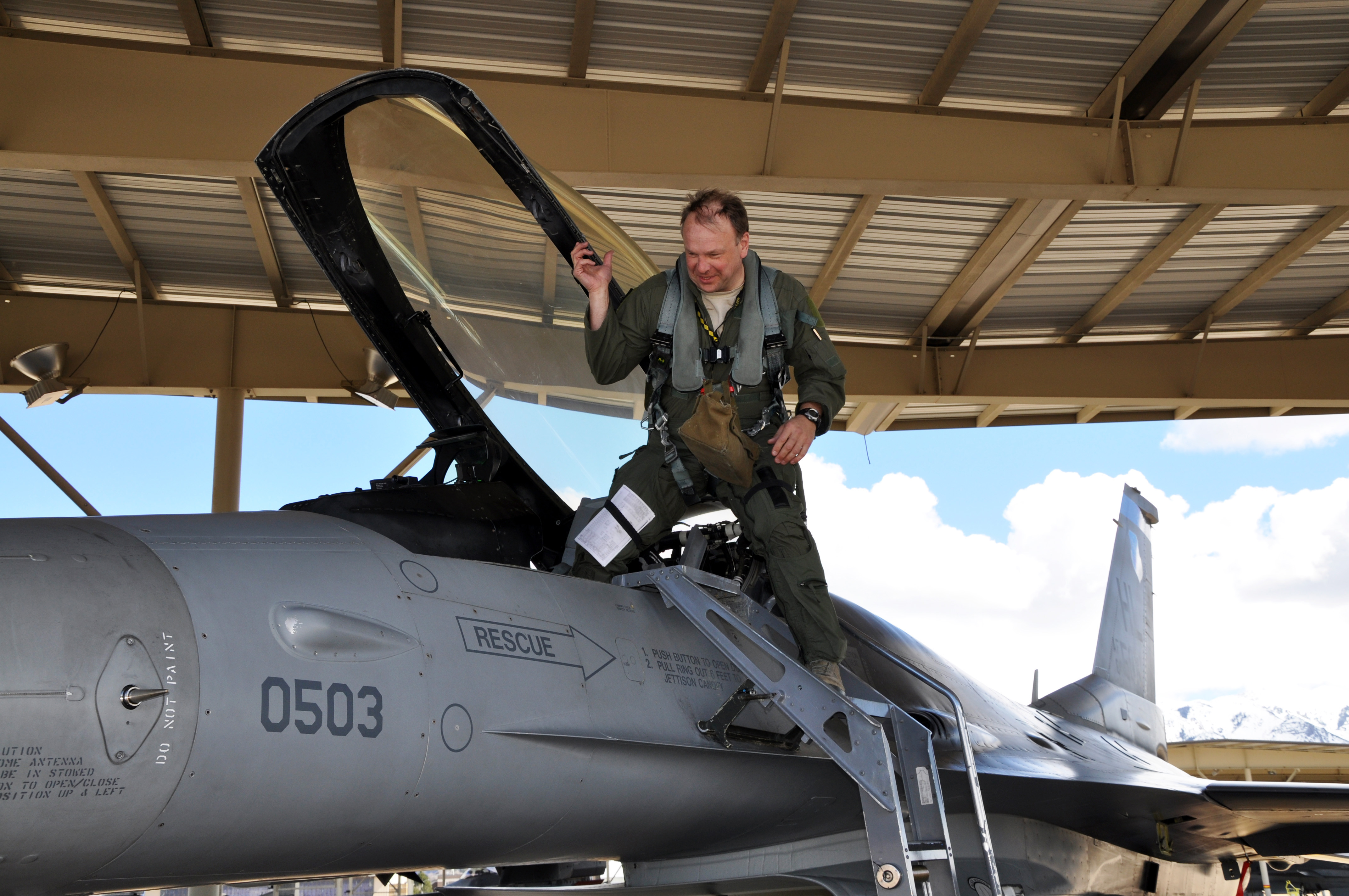 419th pilot reaches 3,000 hours in F-16 > 419th Fighter Wing > Article ...