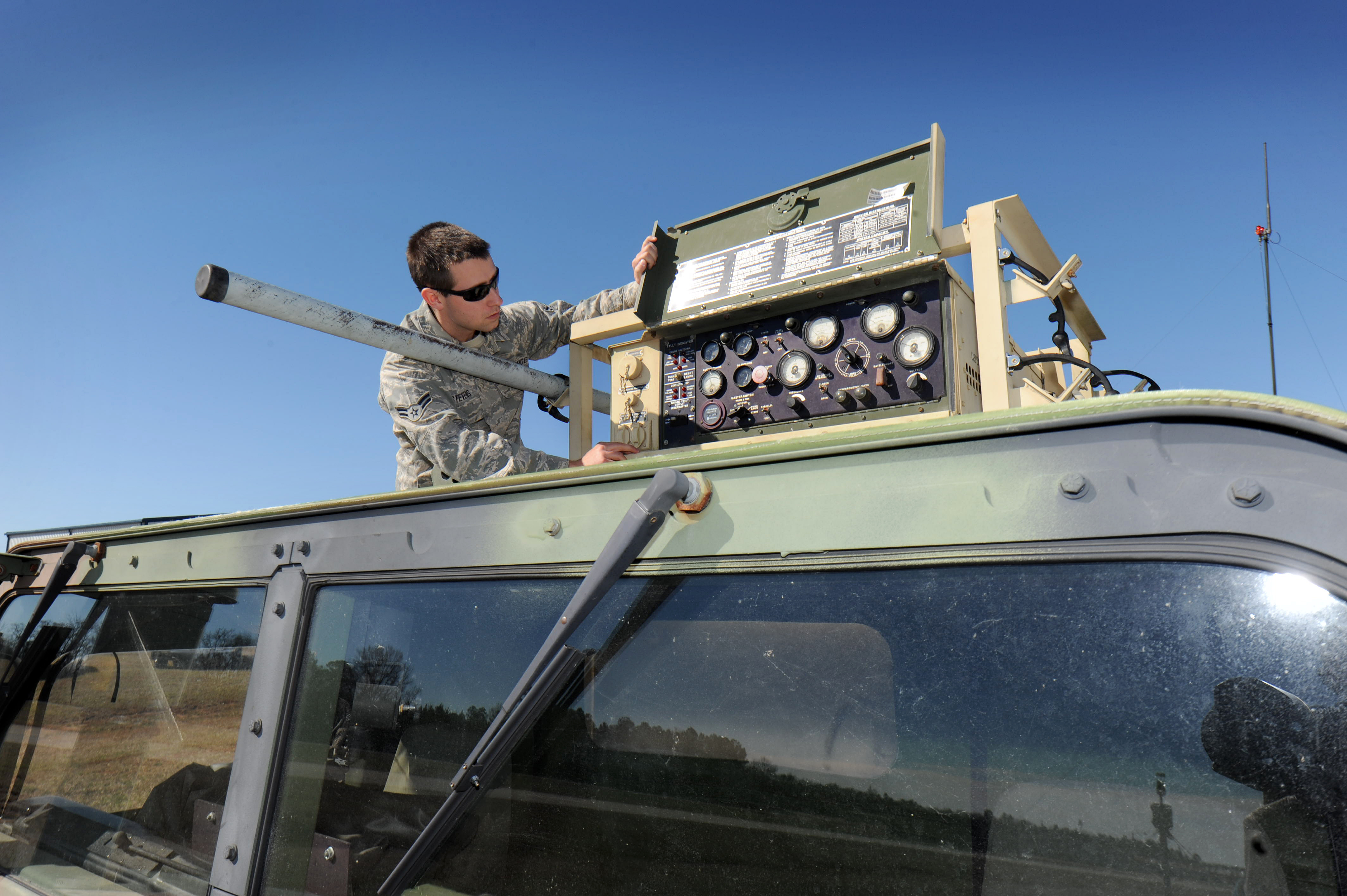 Combat comm sets up air traffic control in Perry > Robins Air Force ...