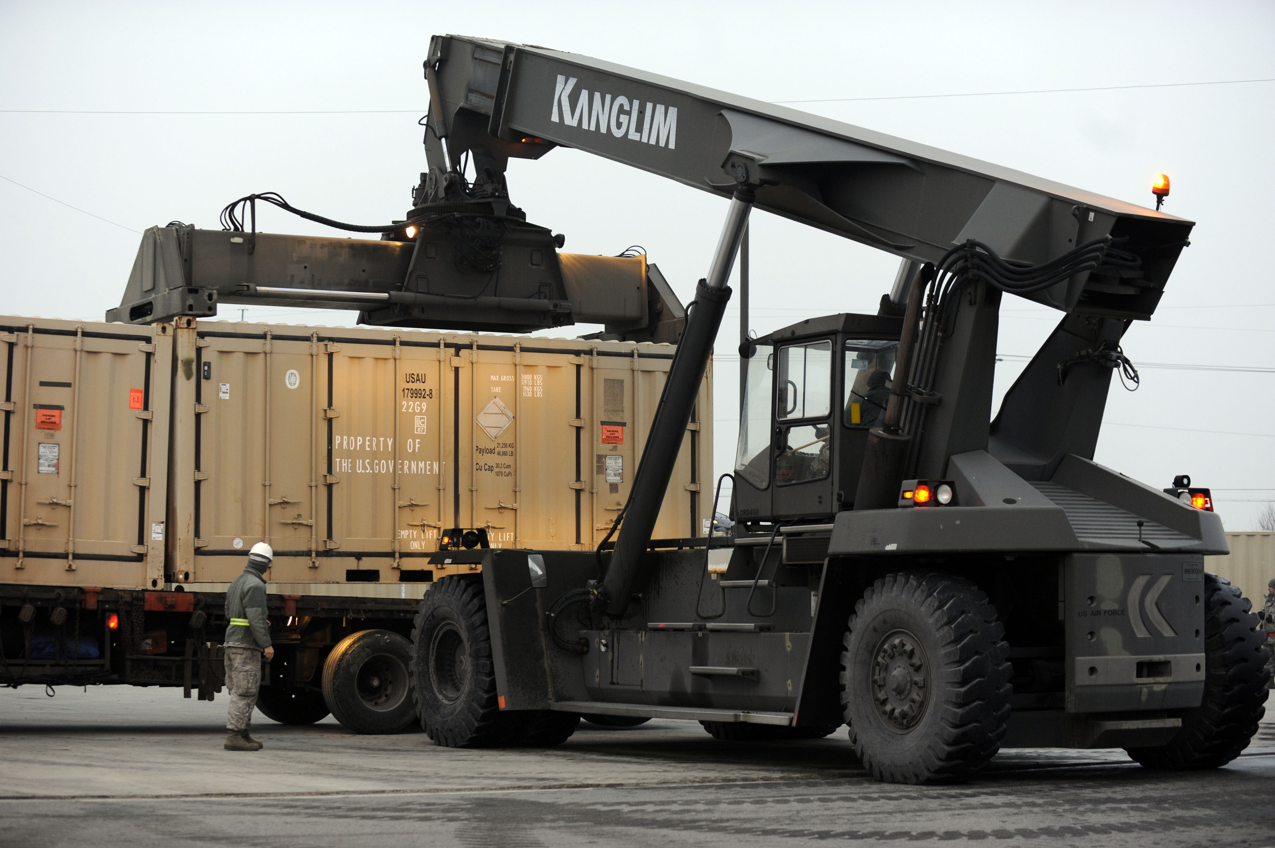 Teaming up to move munitions > Pacific Air Forces > Article Display