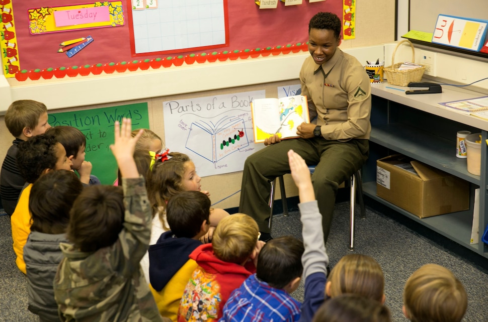 Read Across America Day brings students, Marines together > United ...