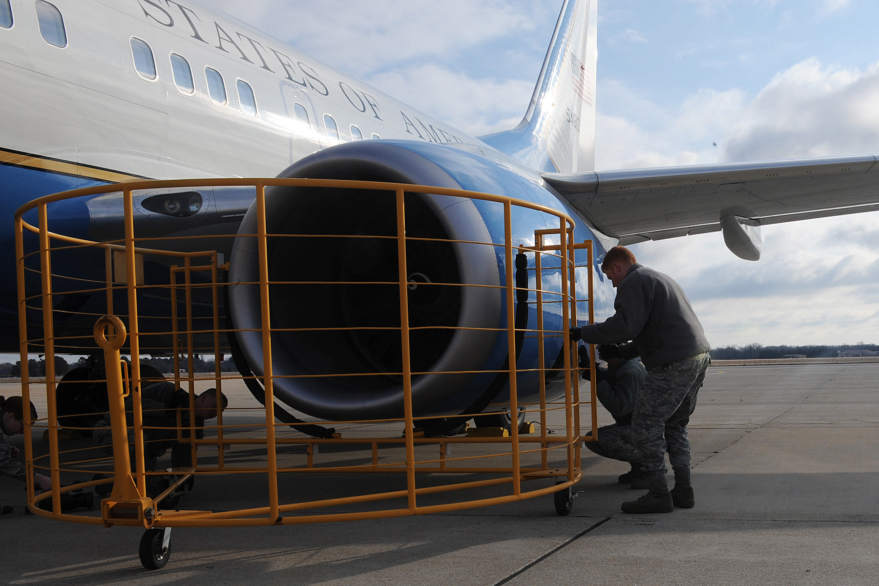 Maintainer keeps C-40s ready to fly