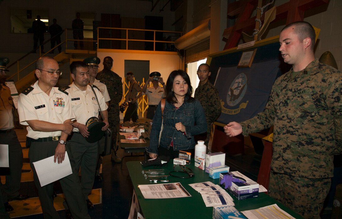 JGSDF members visit 3rd Medical Logistics Company, learn about medical ...