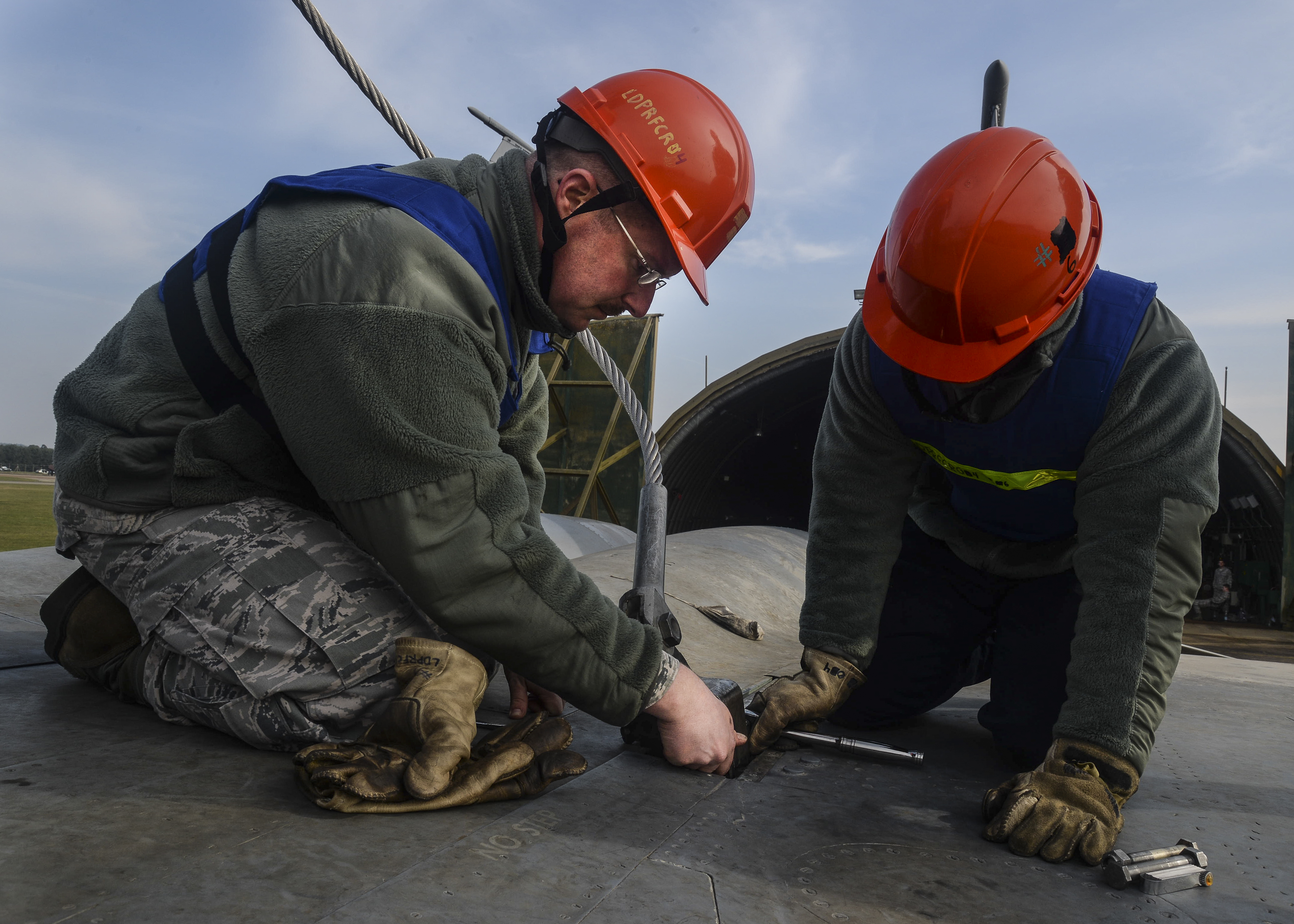 Maintenance Airmen execute crash recovery training > Royal Air Force ...