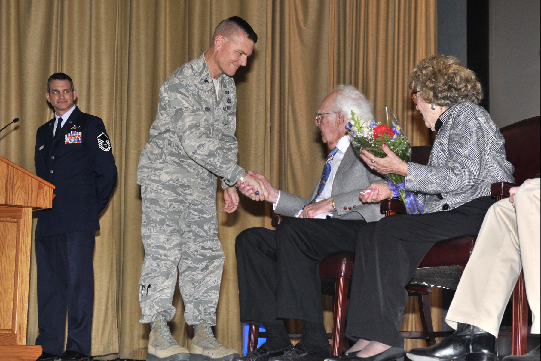 WWII B-17 co-pilot shares experiences > Air Education and Training ...