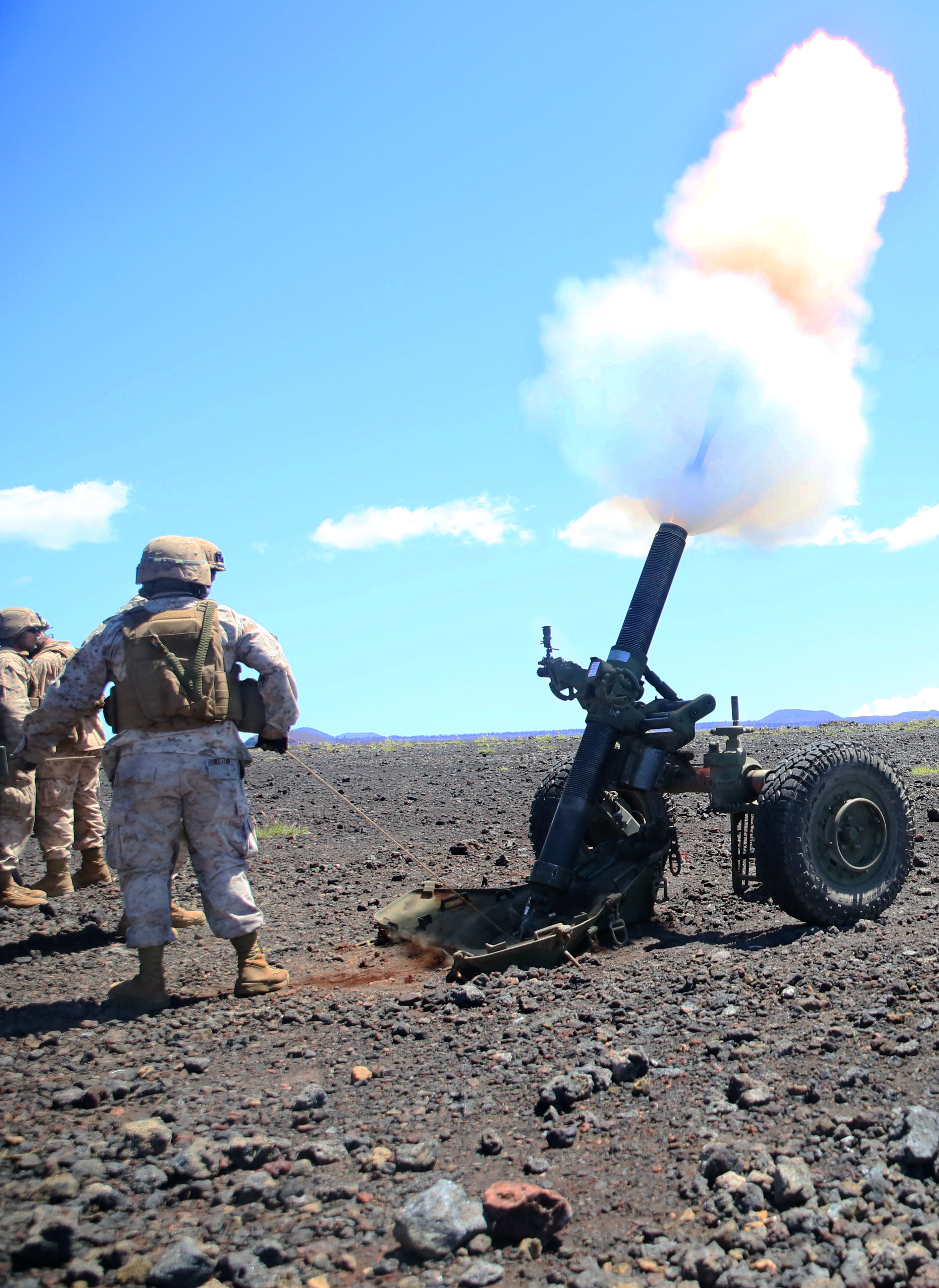 ‘Boss Man’ fires 120 mm mortar system > Marine Corps Base Hawaii > News ...