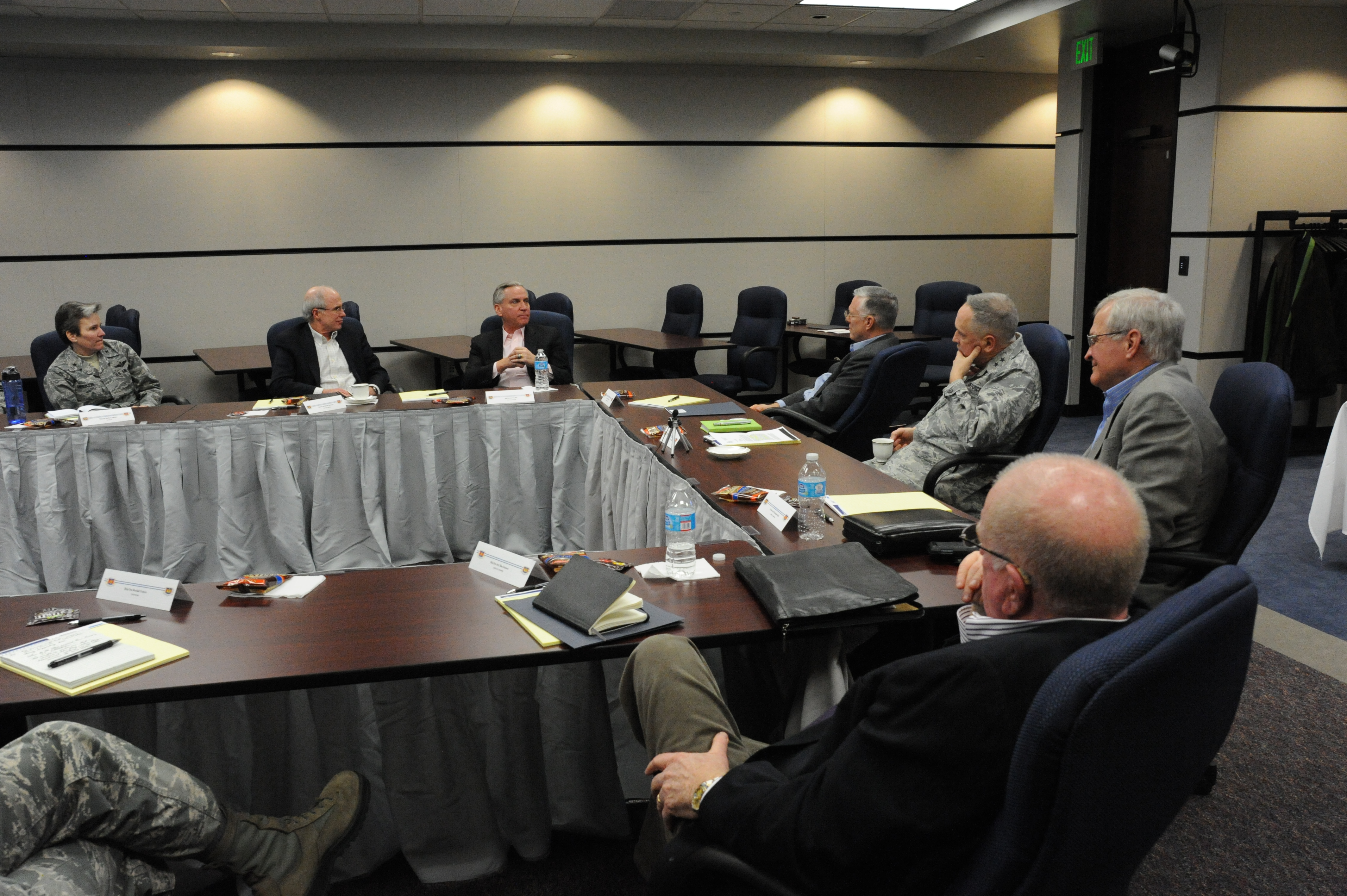 USAF EC welcomes past commanders, celebrates heritage > Air Mobility ...