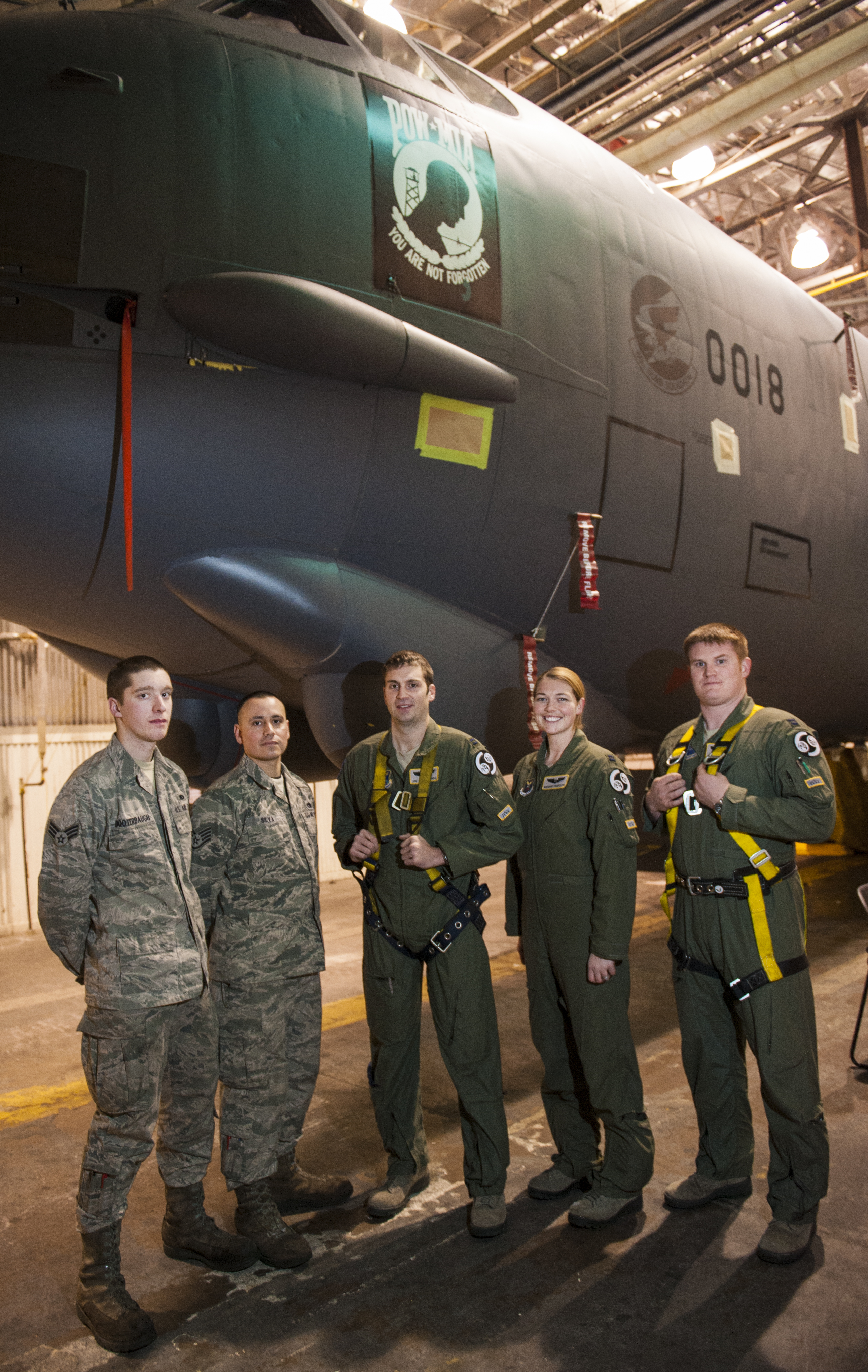 Crew chief promotes unity with air & ground crews > Minot Air Force ...