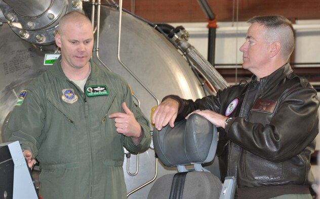 U.S. Northern Command deputy commander visits Reserve wing > 302nd ...