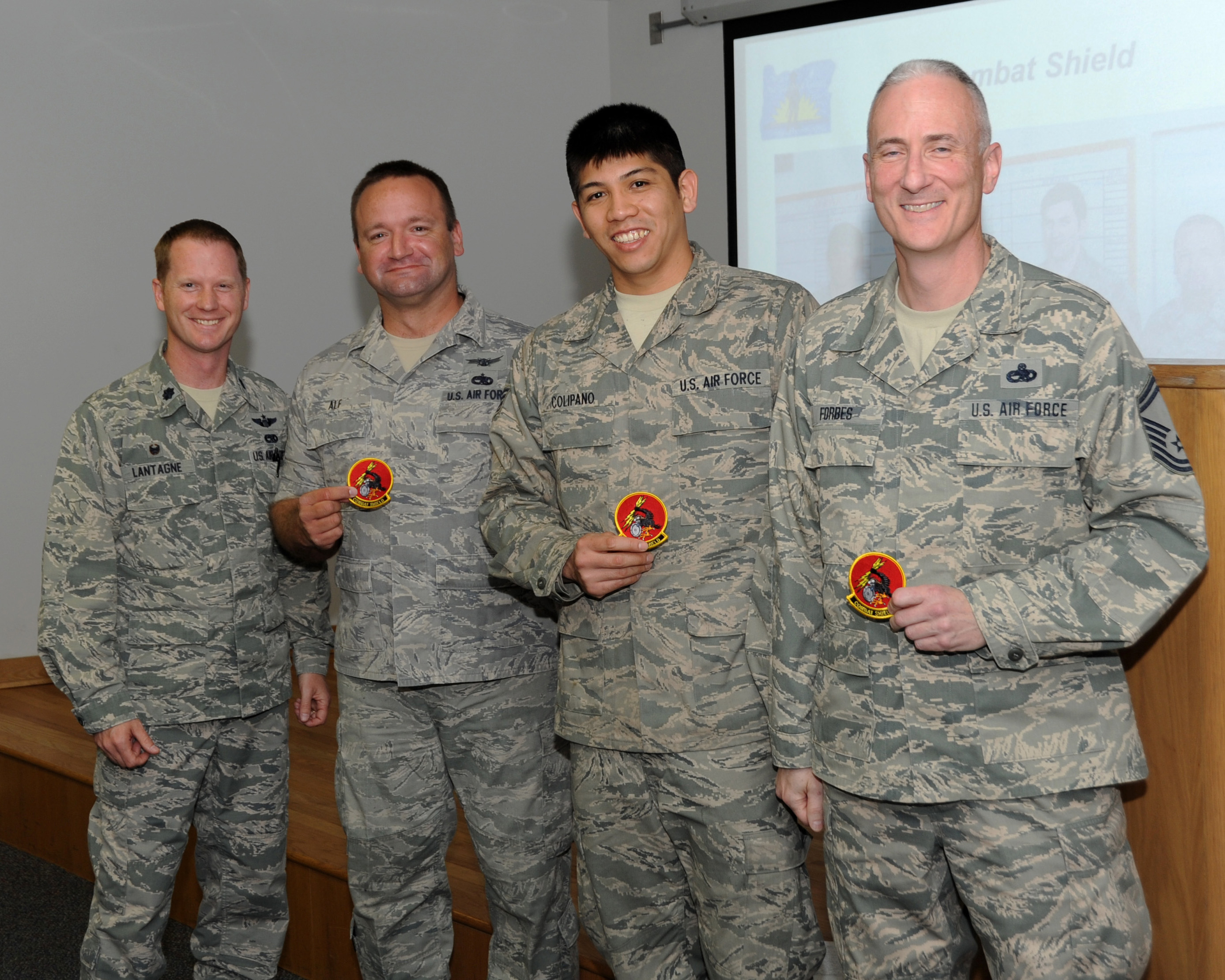 Avionics team impresses Combat Shield inspectors > Air National Guard ...