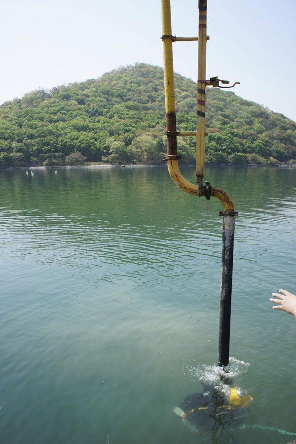 Foal Eagle 2014: UCT 2, ROK Divers Make History > Seabee Magazine > History