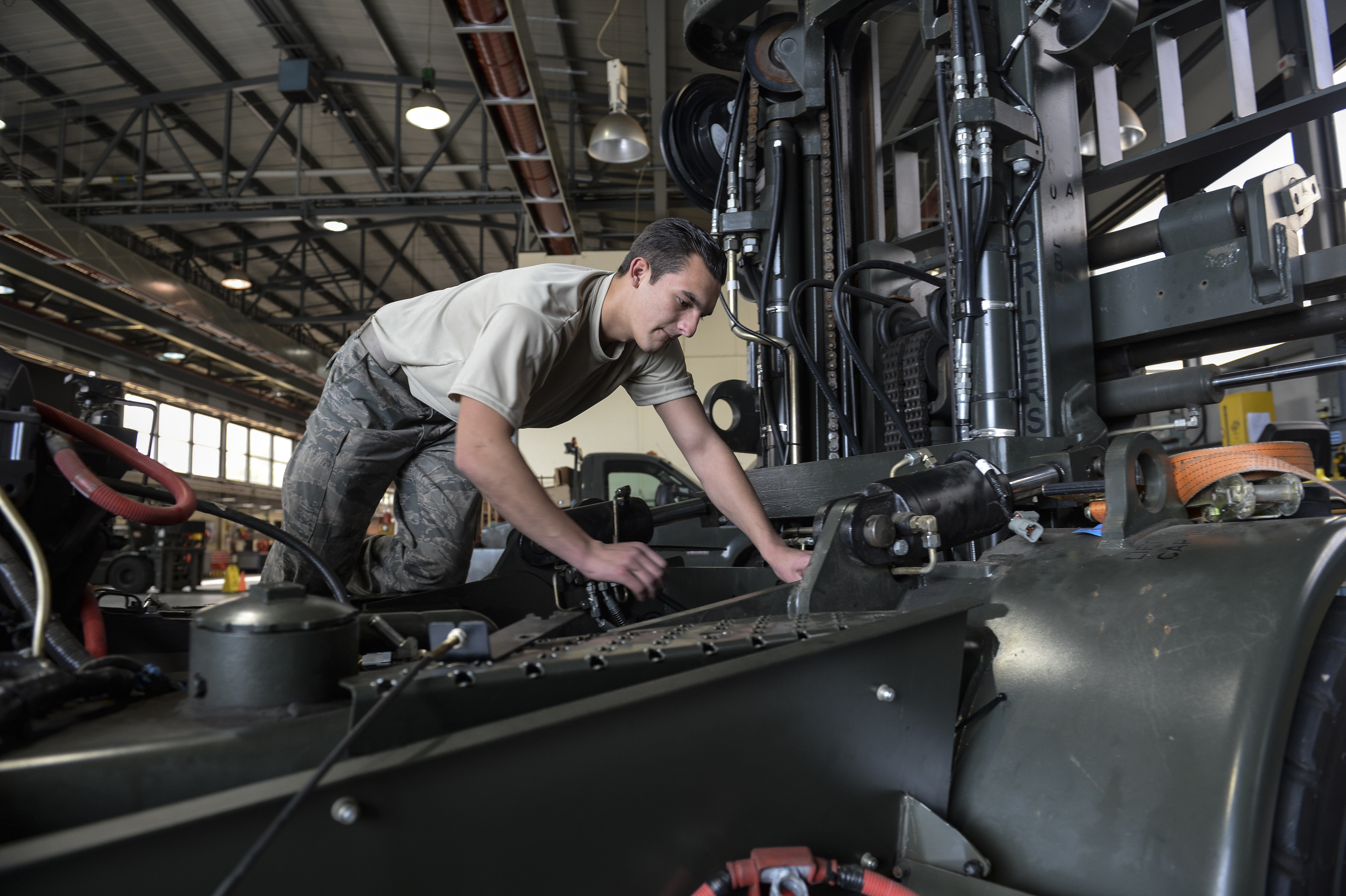 Vehicle maintenance: Never a dull moment > Royal Air Force Lakenheath ...
