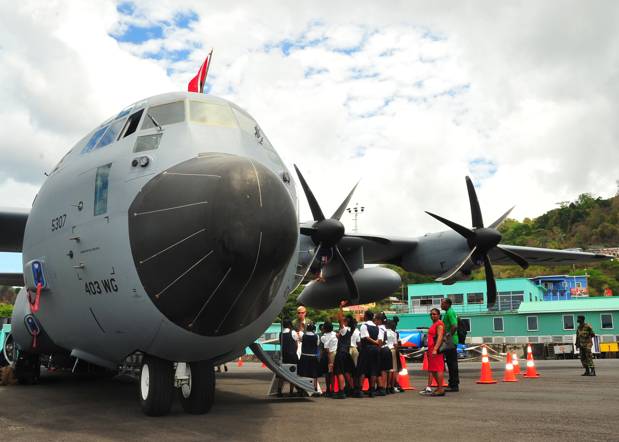 NOAA, Hurricane Hunters team up for awareness tour > Air Force Reserve ...