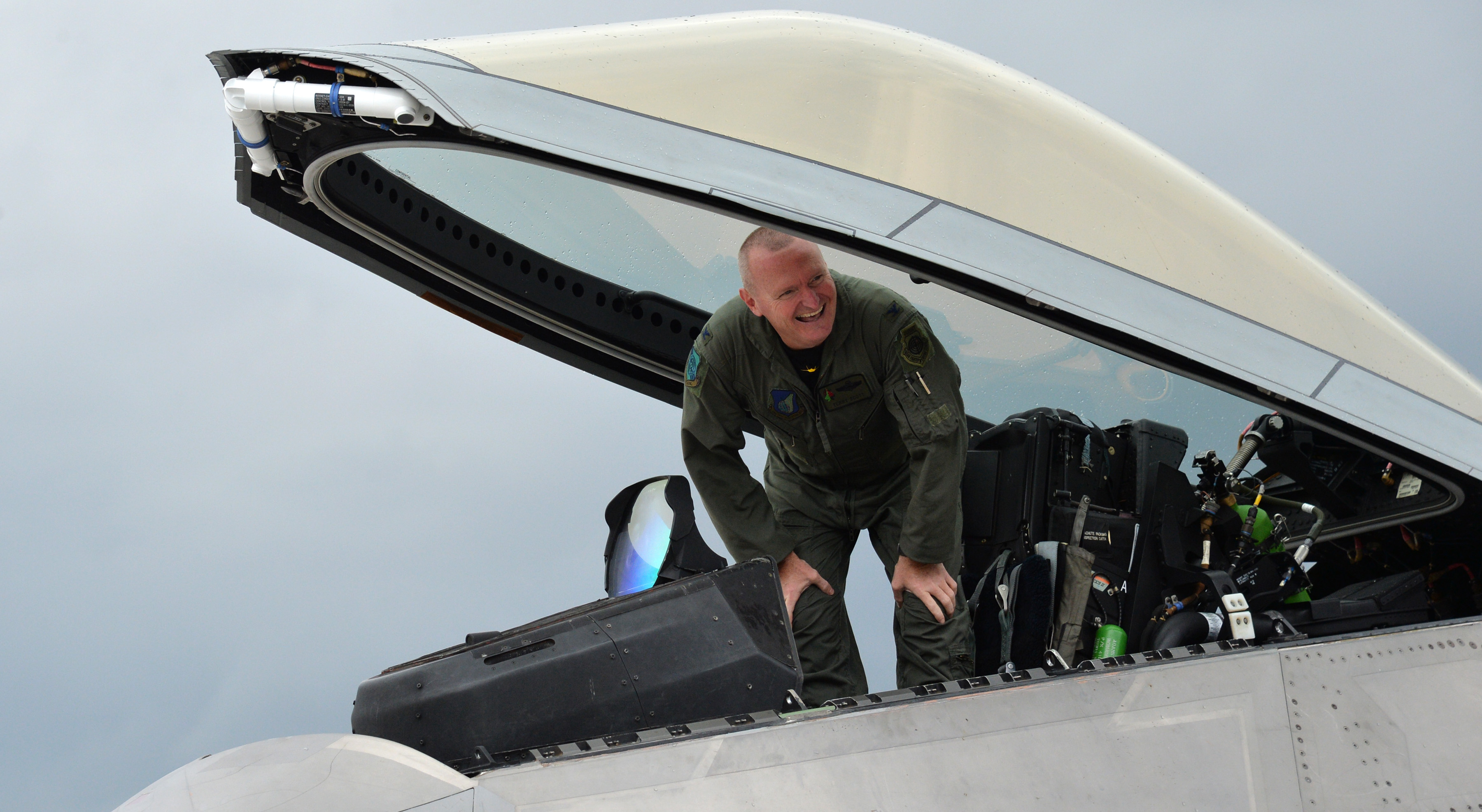 15 WG vice commander flies final mission after 33 years of service ...