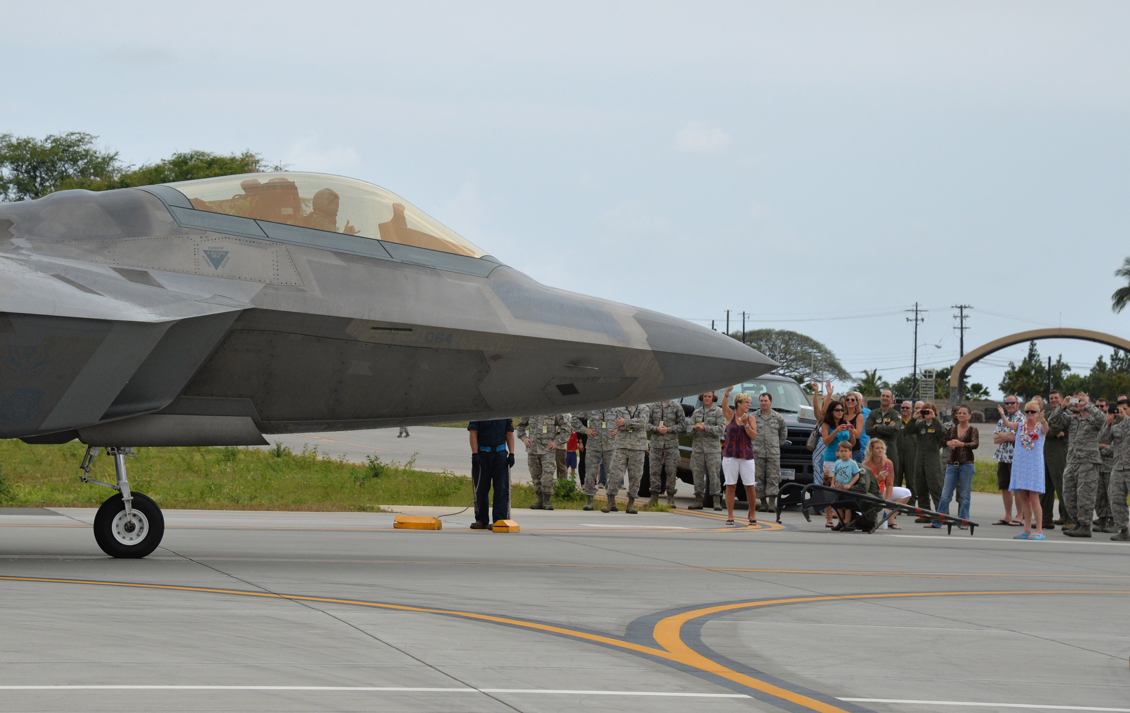 15 WG vice commander flies final mission after 33 years of service ...