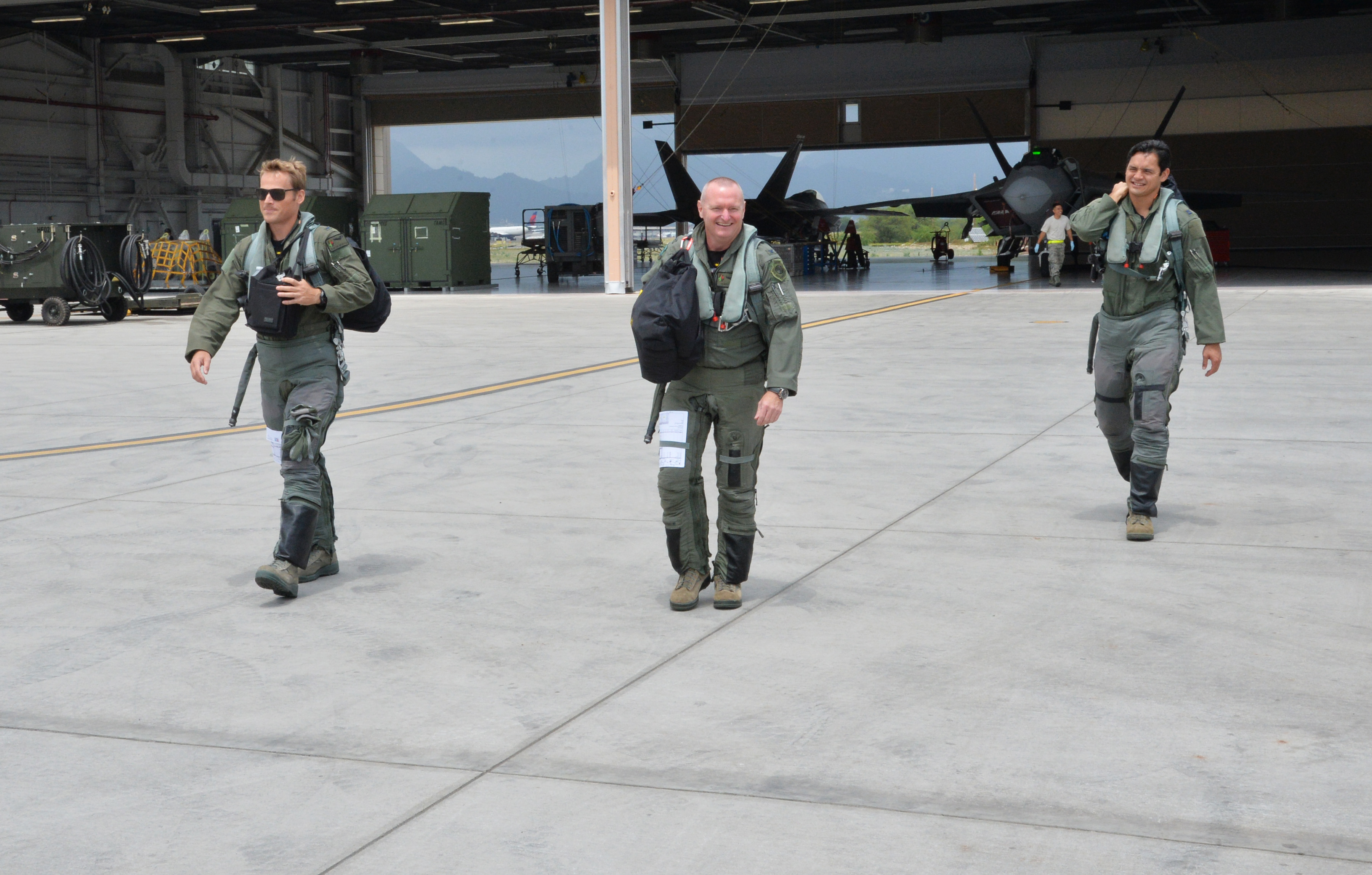 15 WG vice commander flies final mission after 33 years of service ...