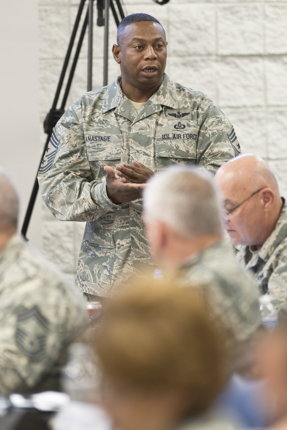 ANG Command Chief huddles senior enlisted leaders > Air National Guard ...