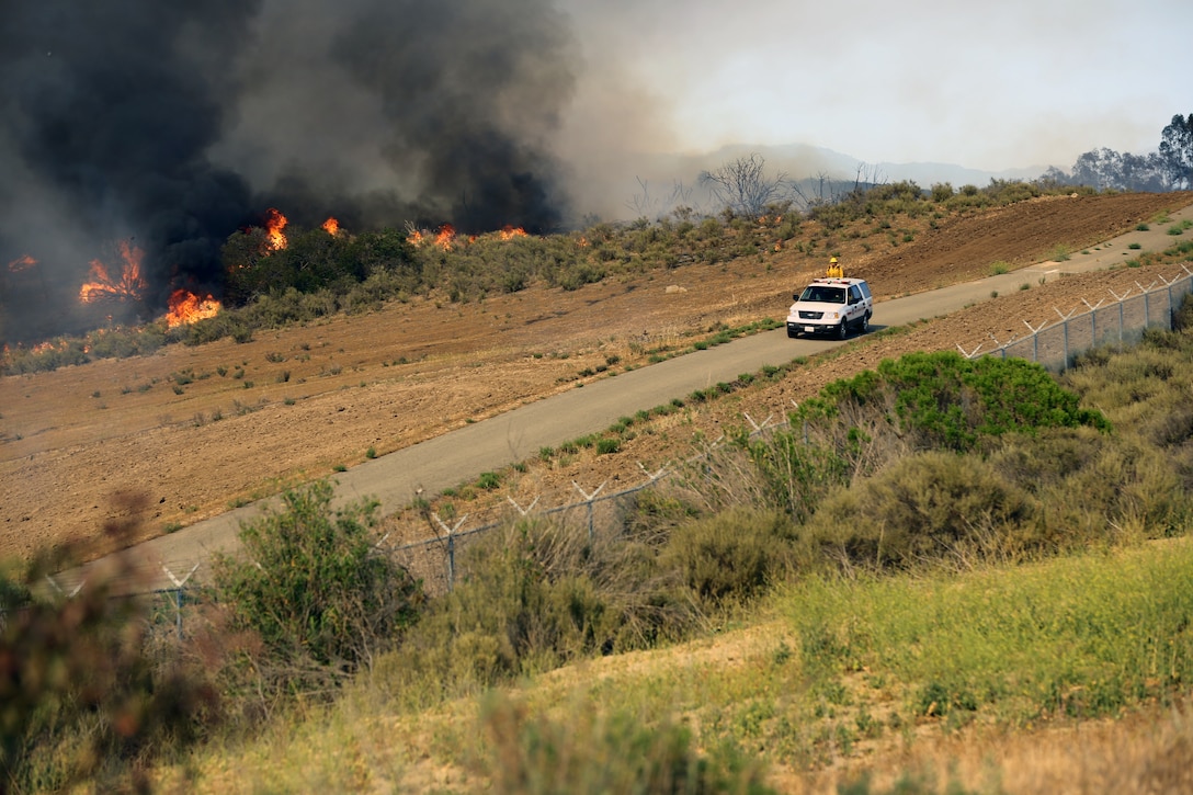 Tomahawk fire burns Pendleton and NWS Fallbrook